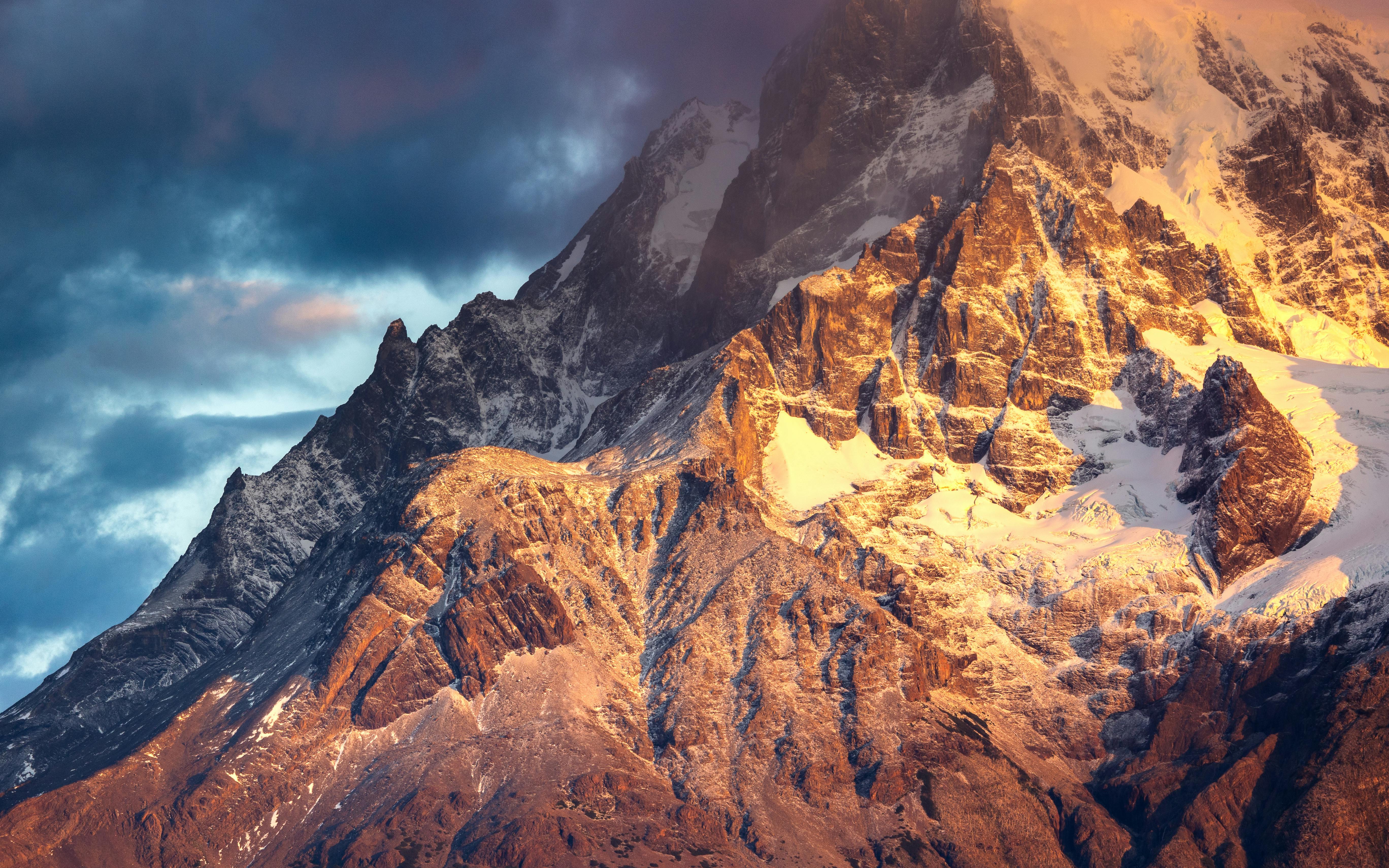 Rugged Mountainside in the Light of the Rising Sun · Free Stock Photo