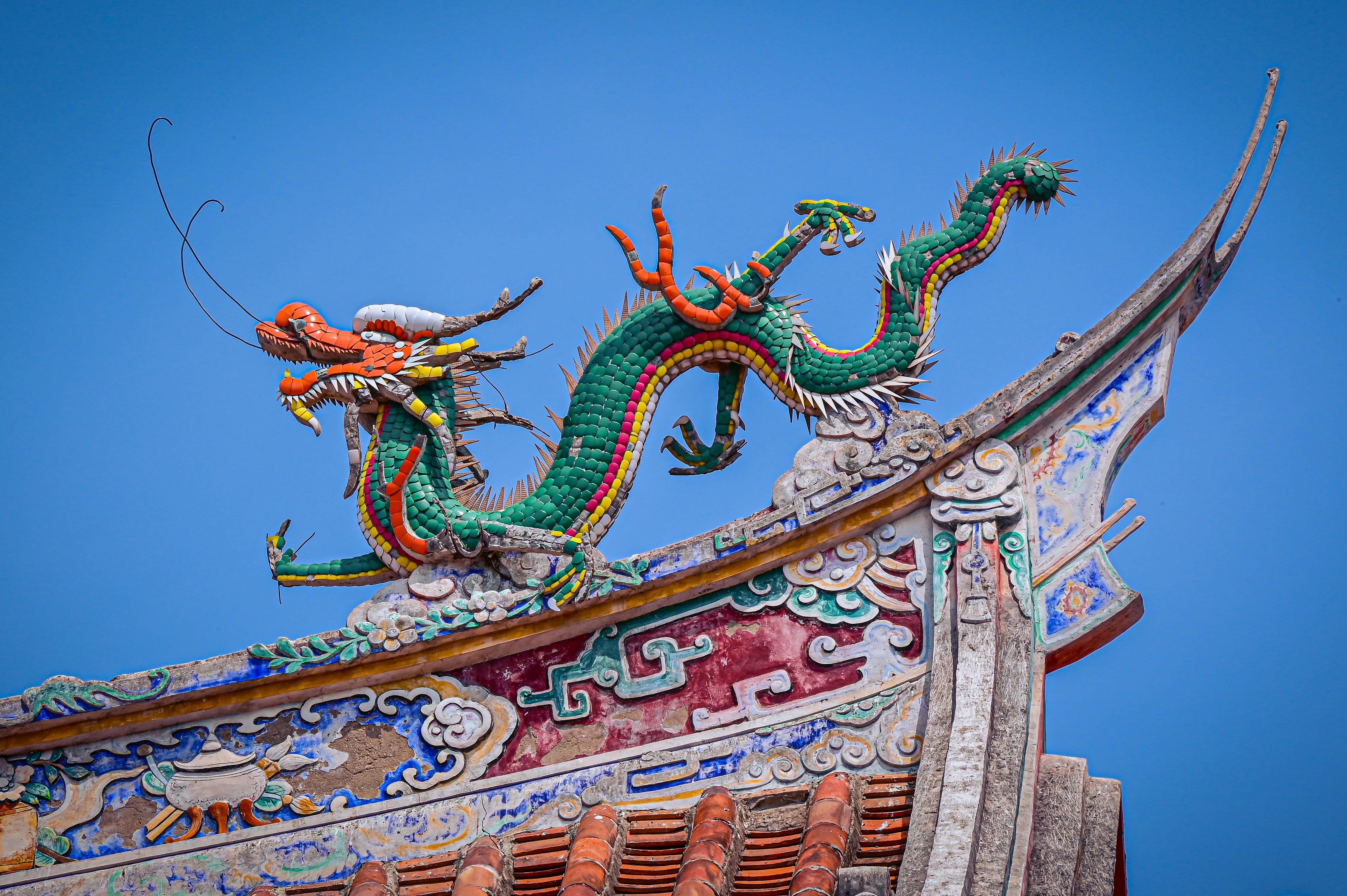Dragon on Rooftop · Free Stock Photo