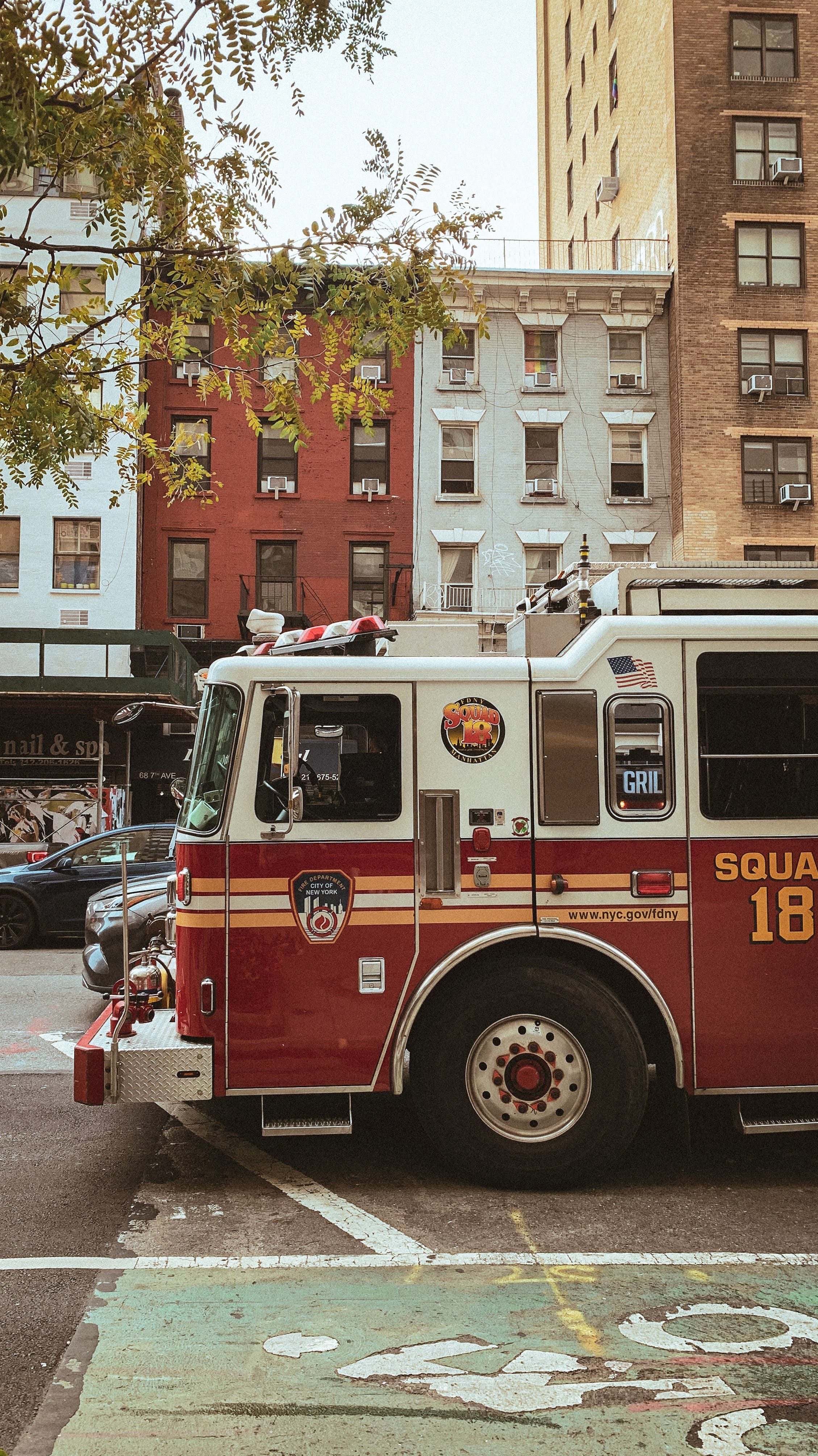 Fire Engine in City · Free Stock Photo
