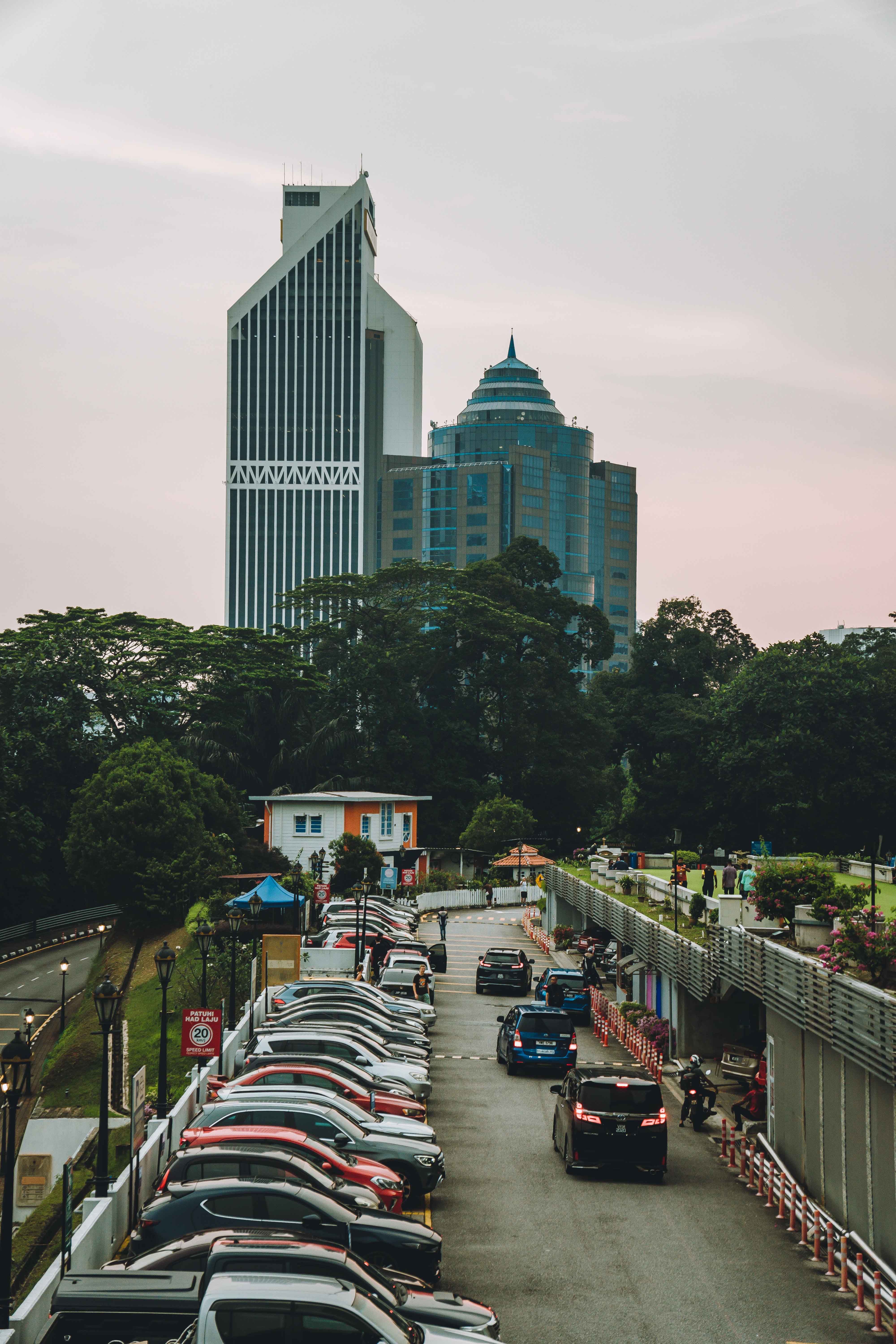 A city skyline with cars parked in a parking lot · Free Stock Photo