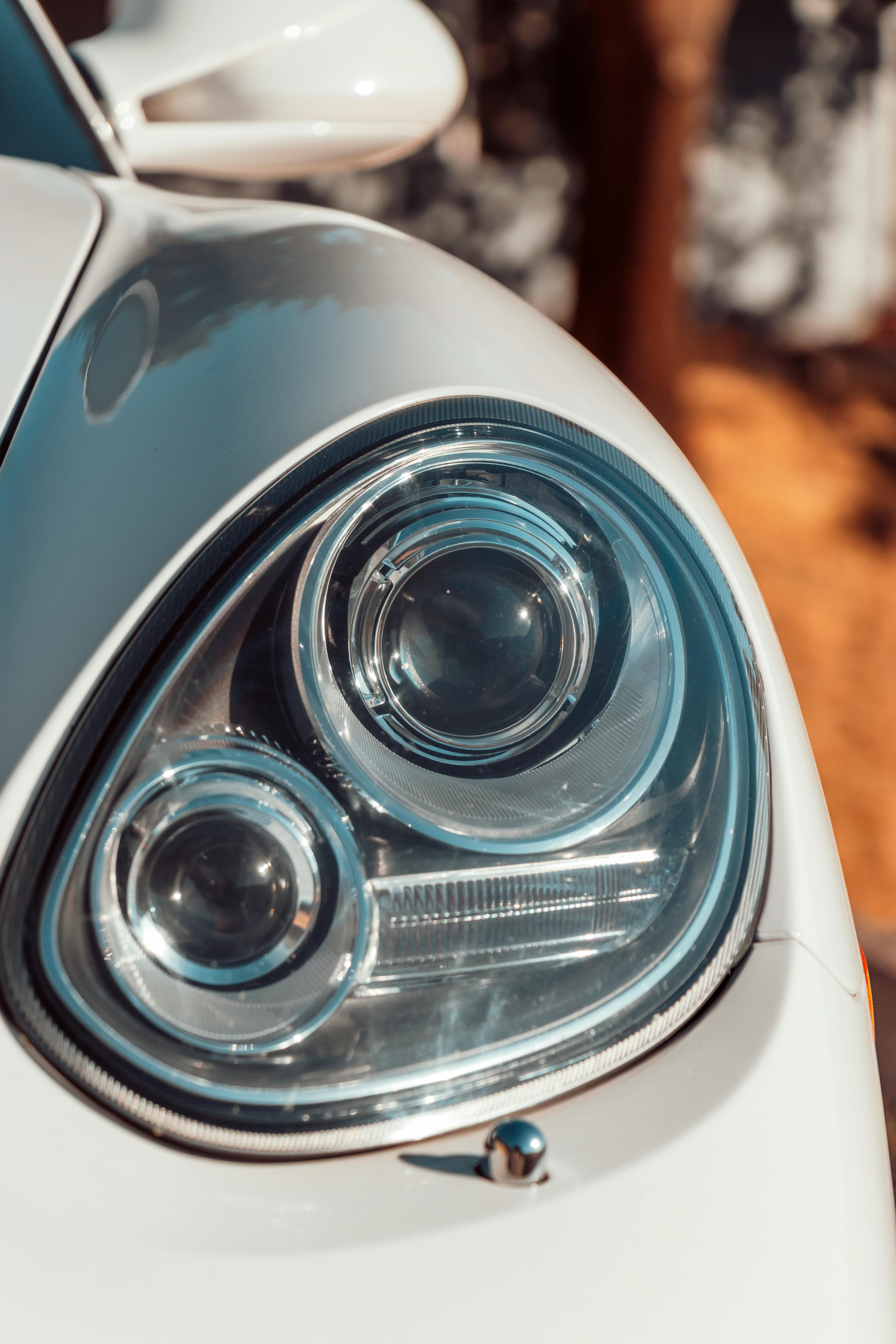 Vehicle Headlight · Free Stock Photo