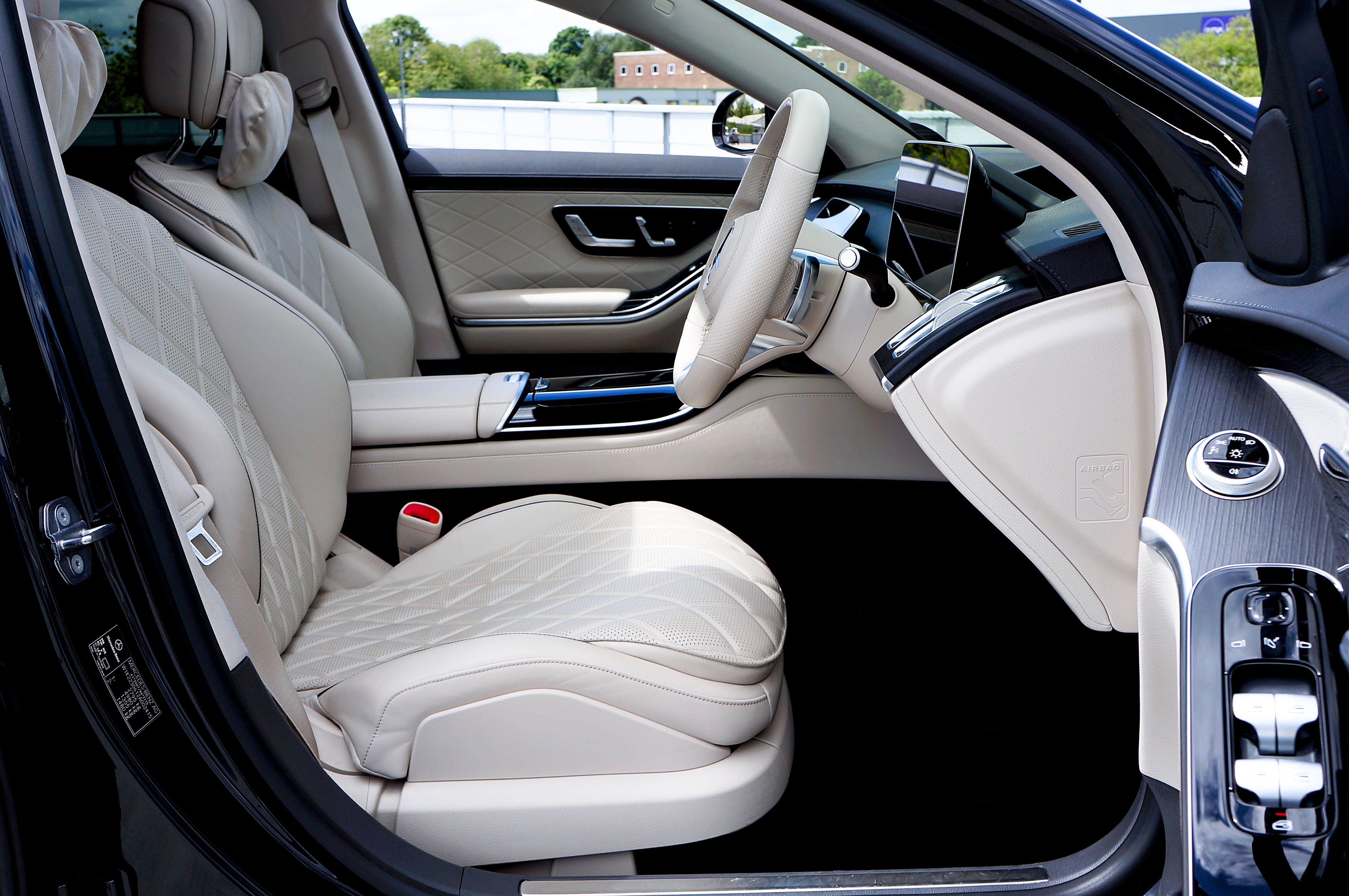Seats in Mercedes-Benz SL500 · Free Stock Photo