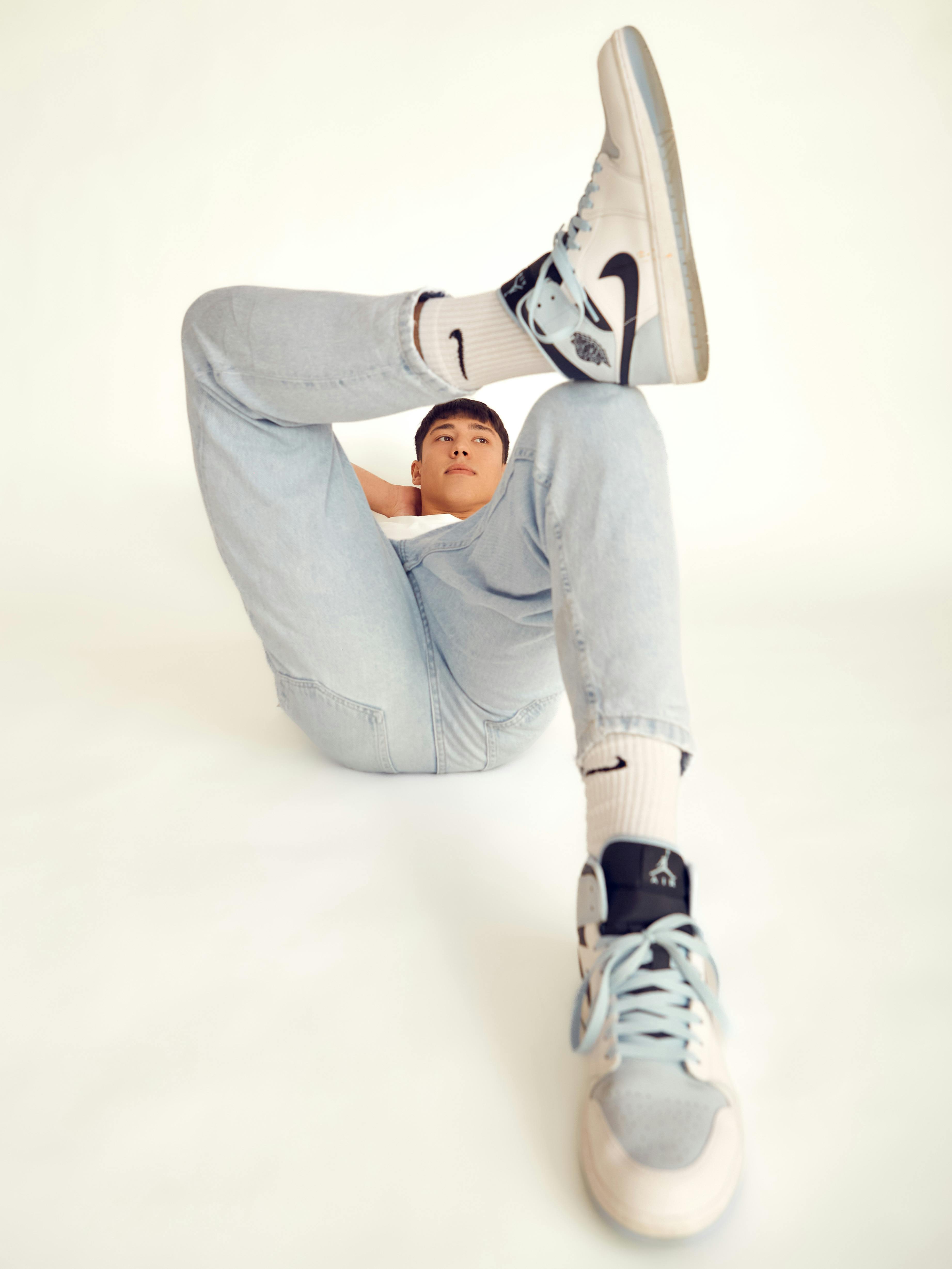 Foto stok gratis tentang alas kaki, anak muda, artistik, bergaya, biasa ...