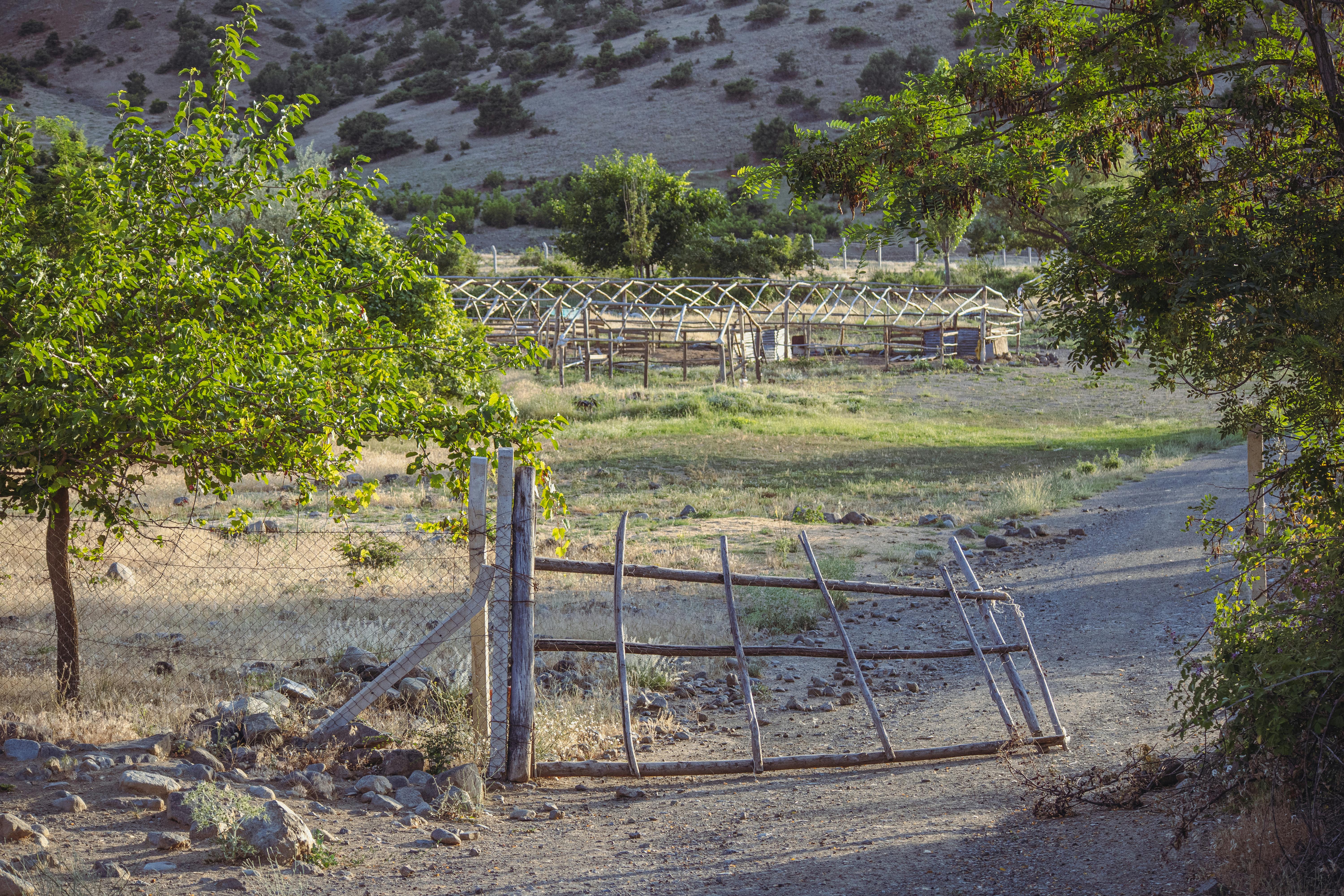 Broken Gate at Farm in Countryside · Free Stock Photo