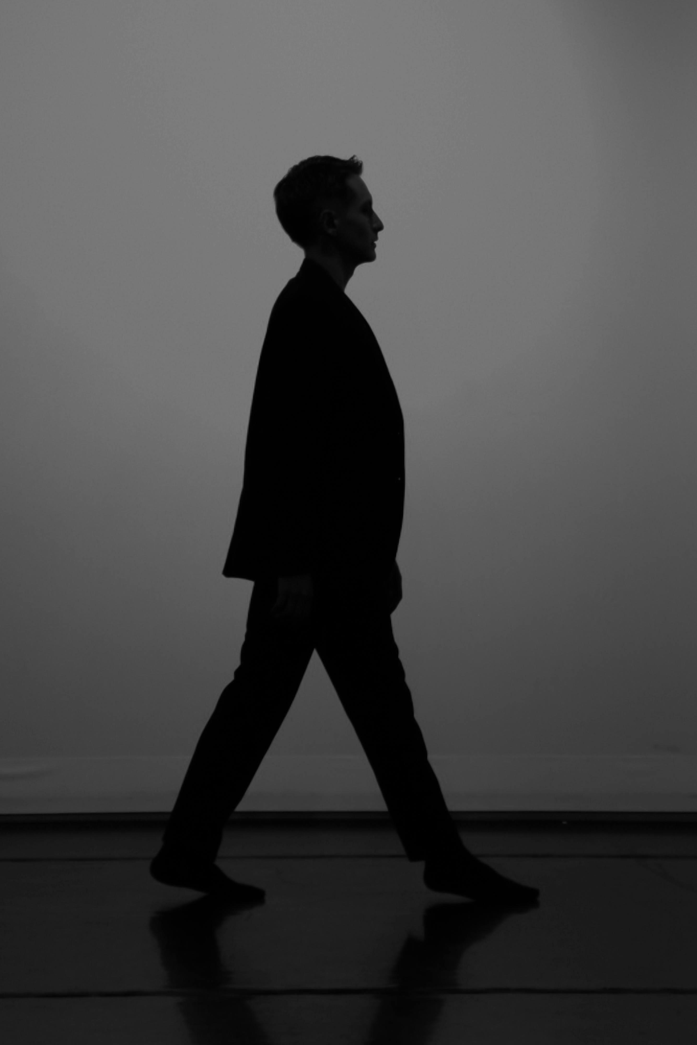 Silhouette of Man in Side View · Free Stock Photo