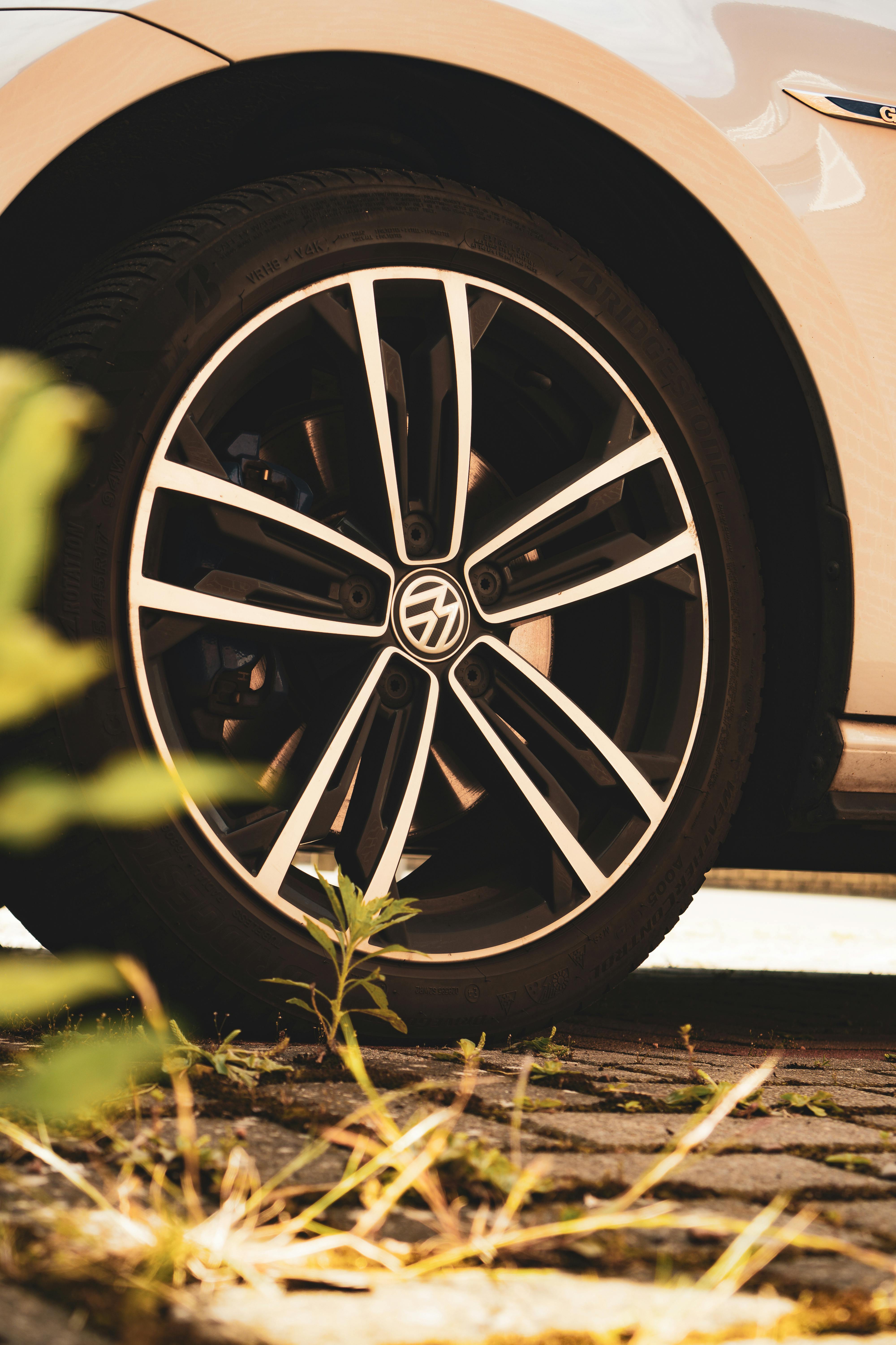Wheel with Alloy Rim of a Volkswagen Golf GTE · Free Stock Photo