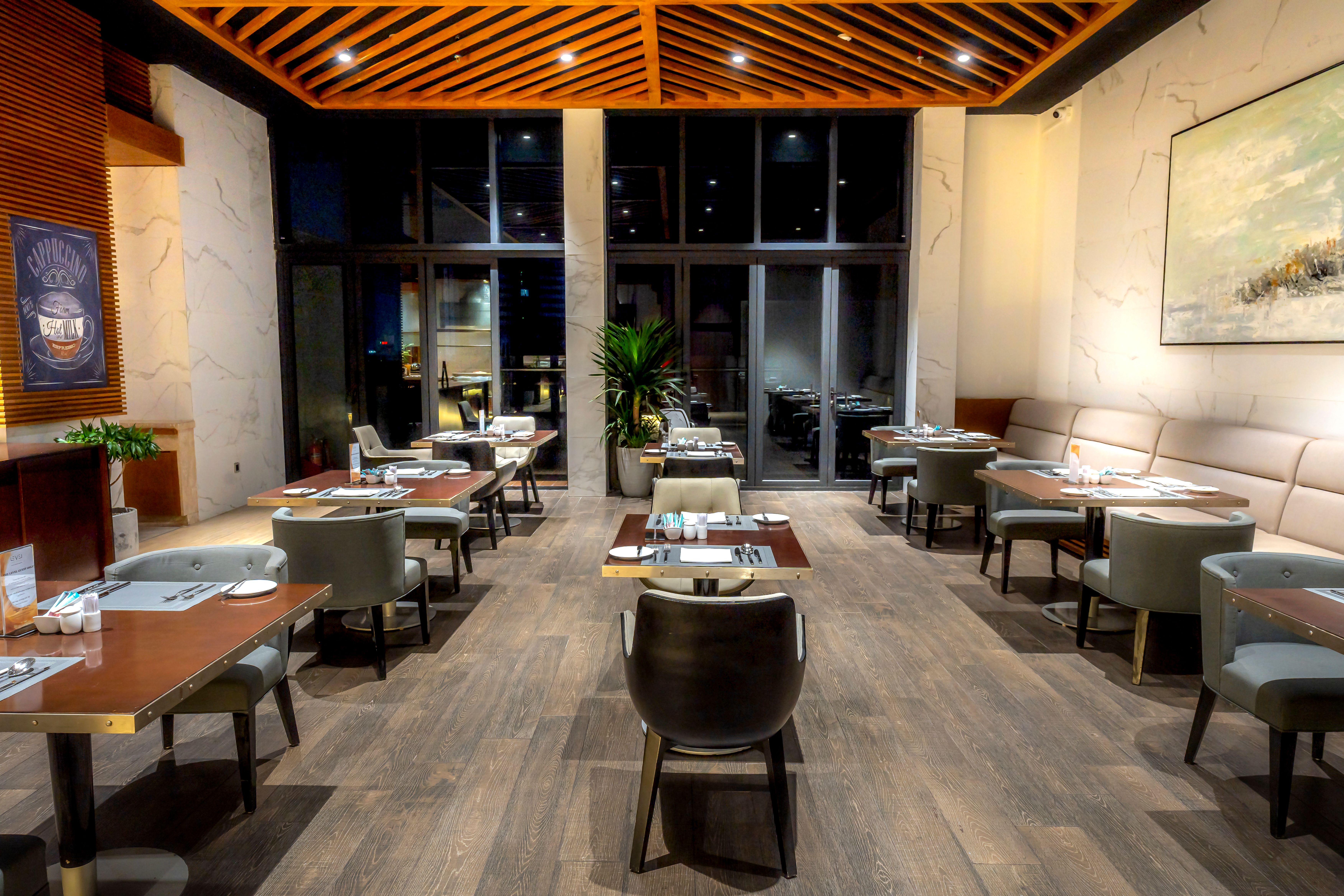View of the Restaurant in a Luxury Hotel · Free Stock Photo
