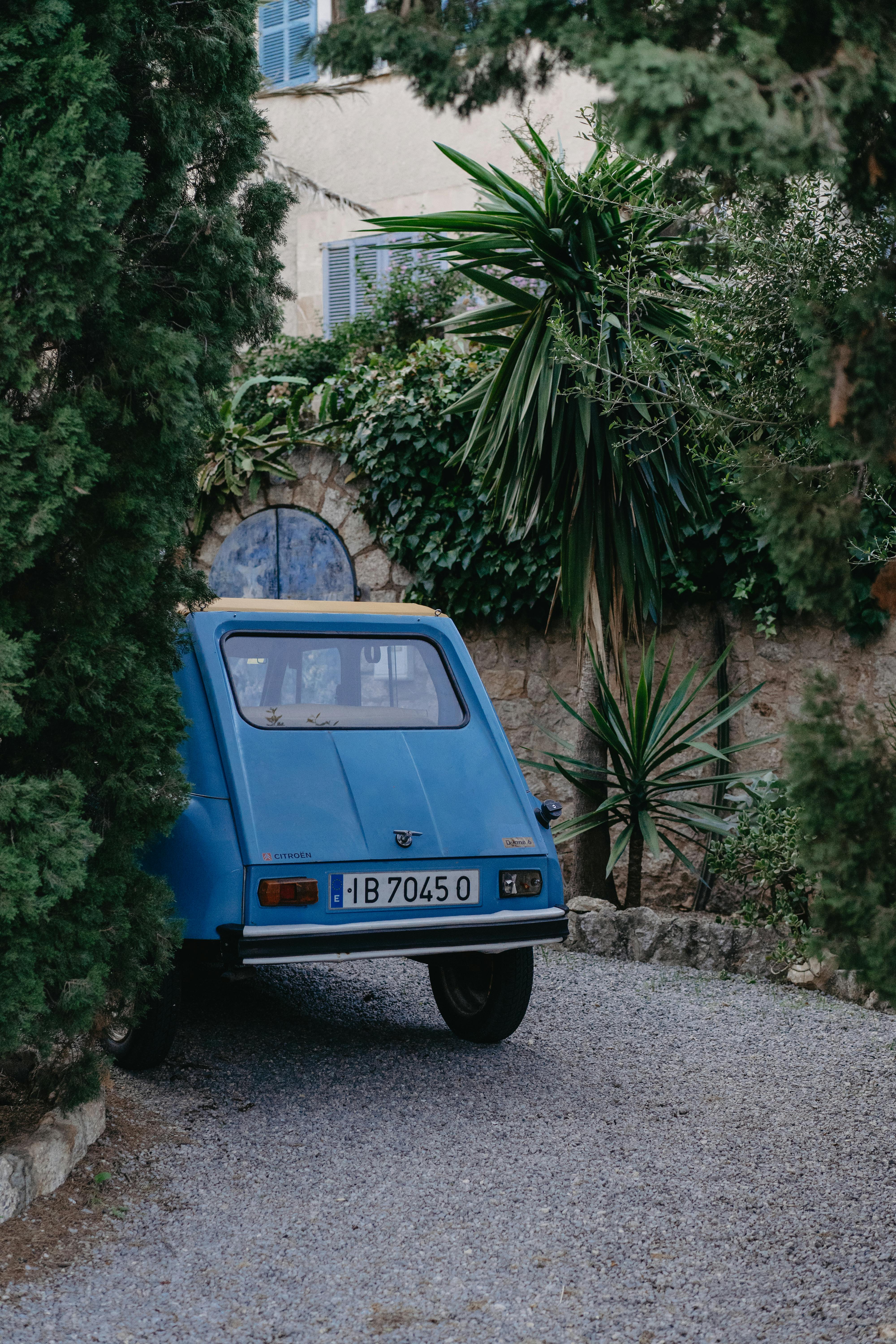 Back View of Blue Citroen 2CV · Free Stock Photo