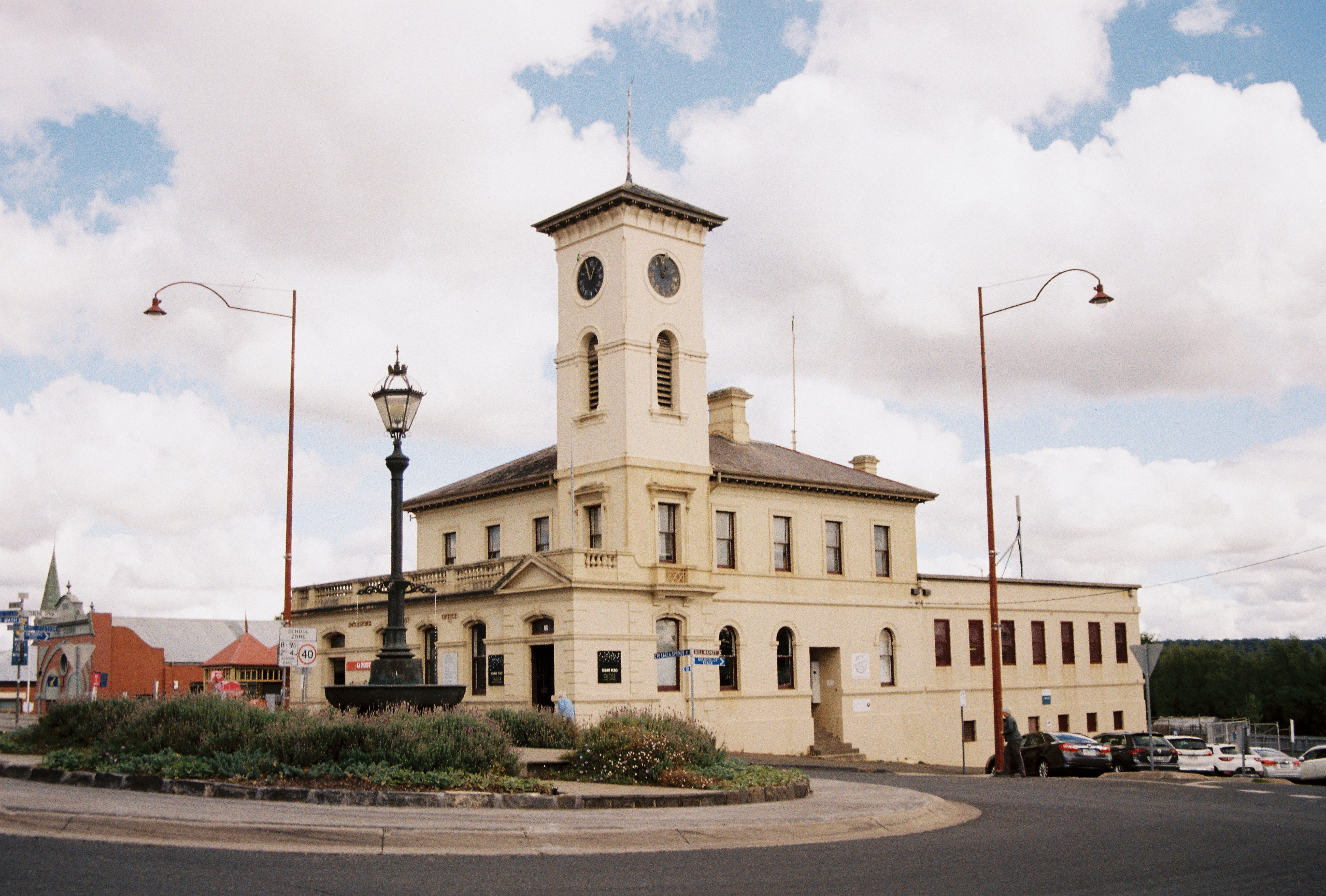 Building with Tower behind Roundabout in Town · Free Stock Photo