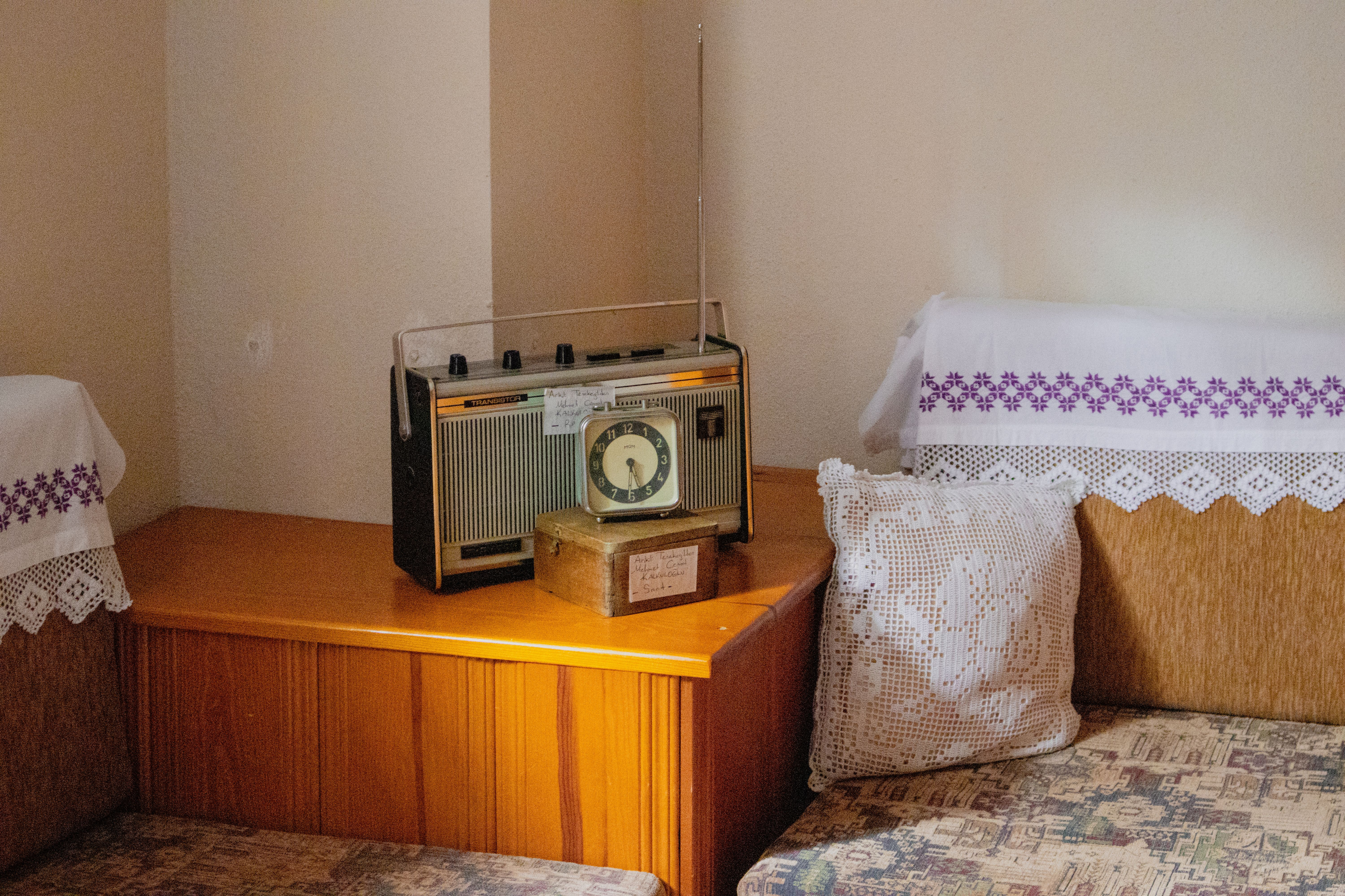 Vintage Radio and Clock in Room · Free Stock Photo