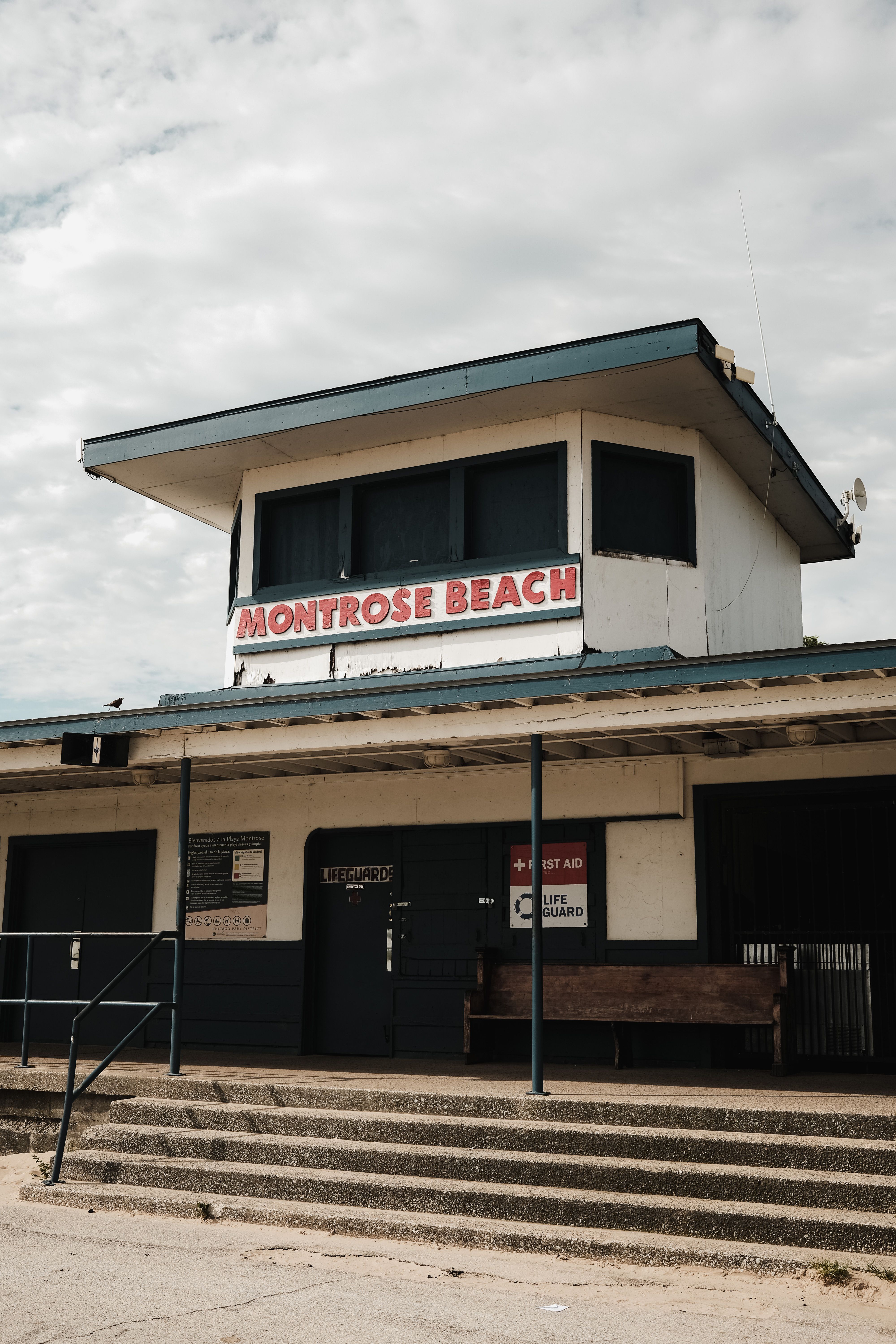 Building with Montrose Beach Sign · Free Stock Photo