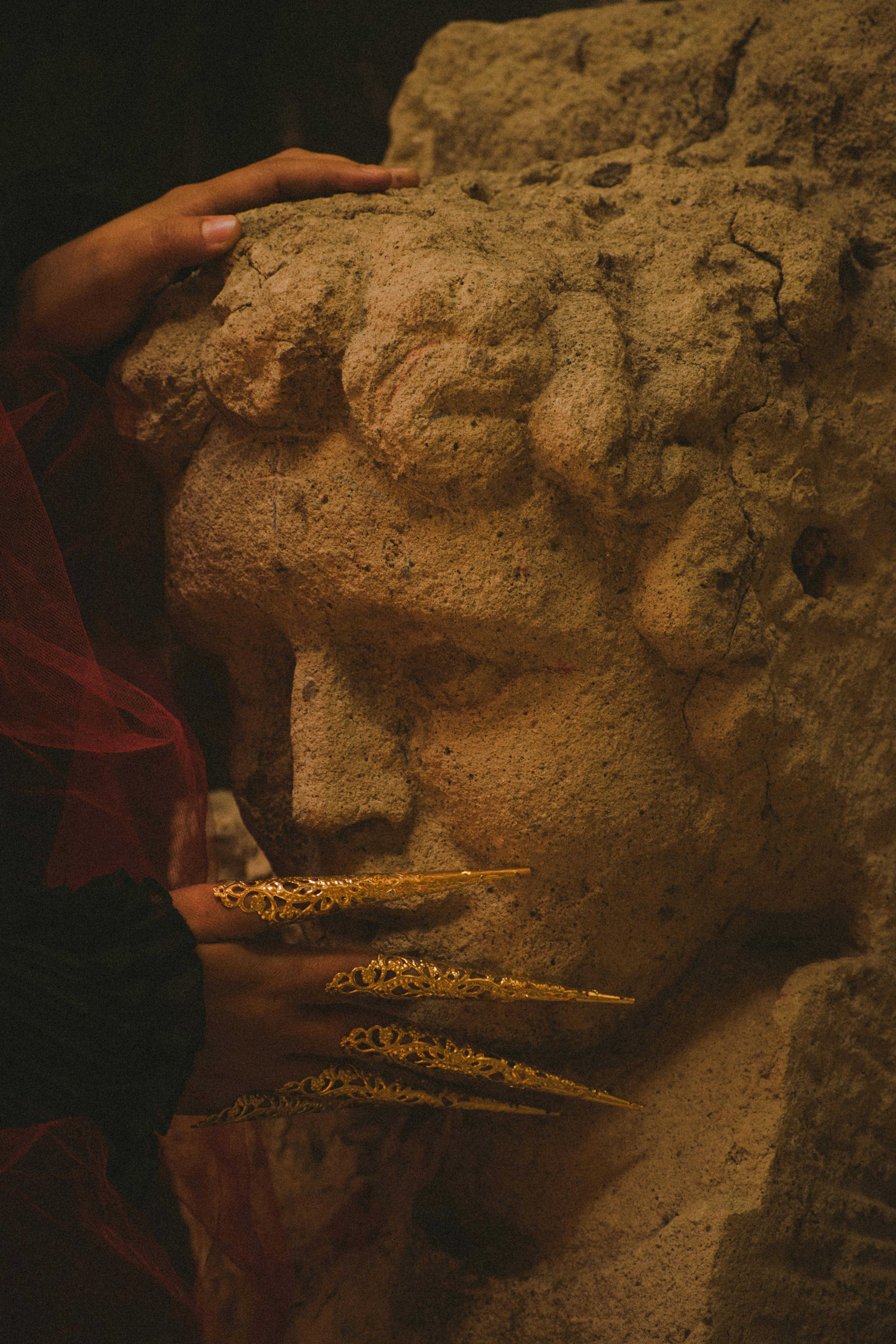 Antique Statue in Shadow · Free Stock Photo