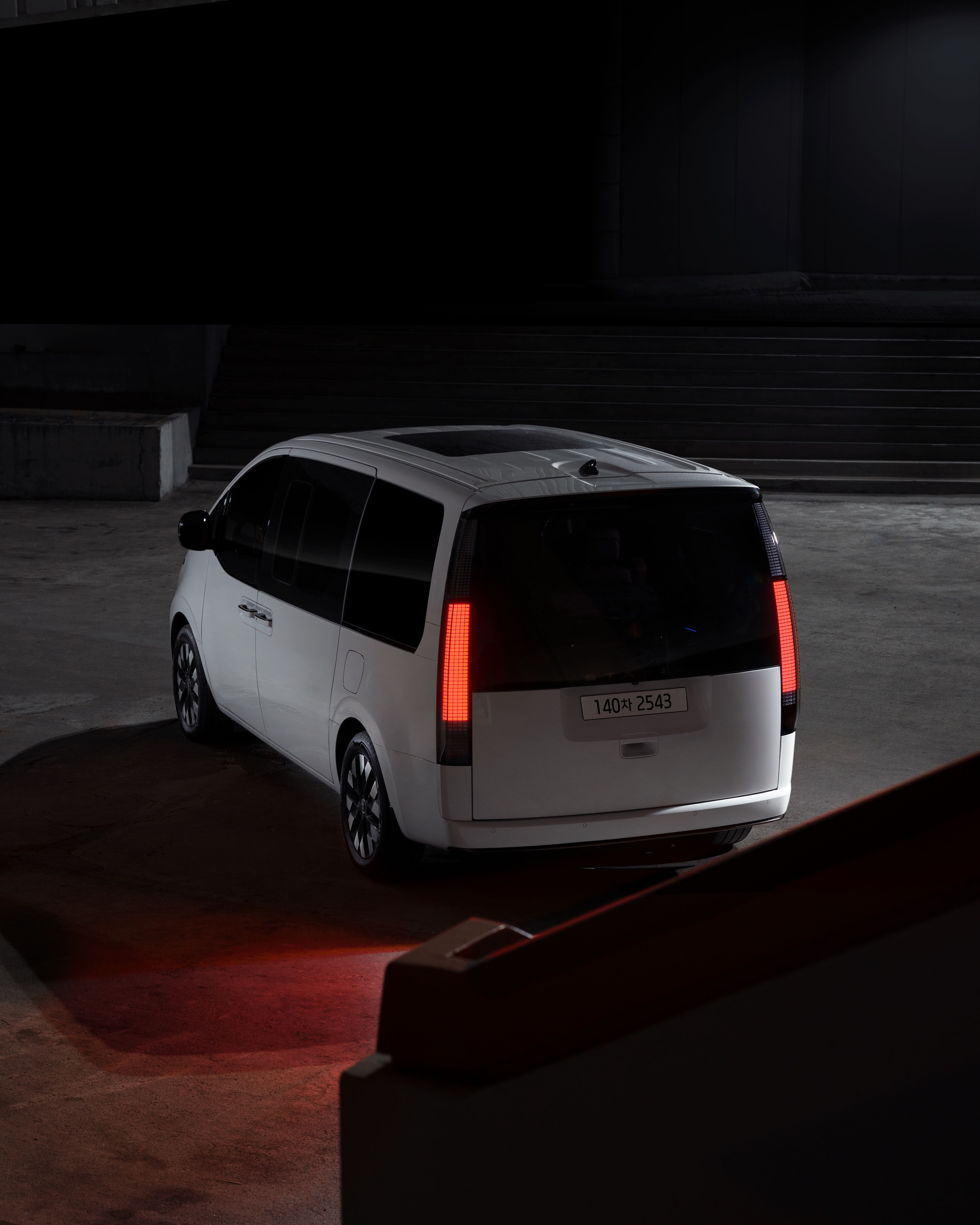 Back View of Hyundai Staria · Free Stock Photo