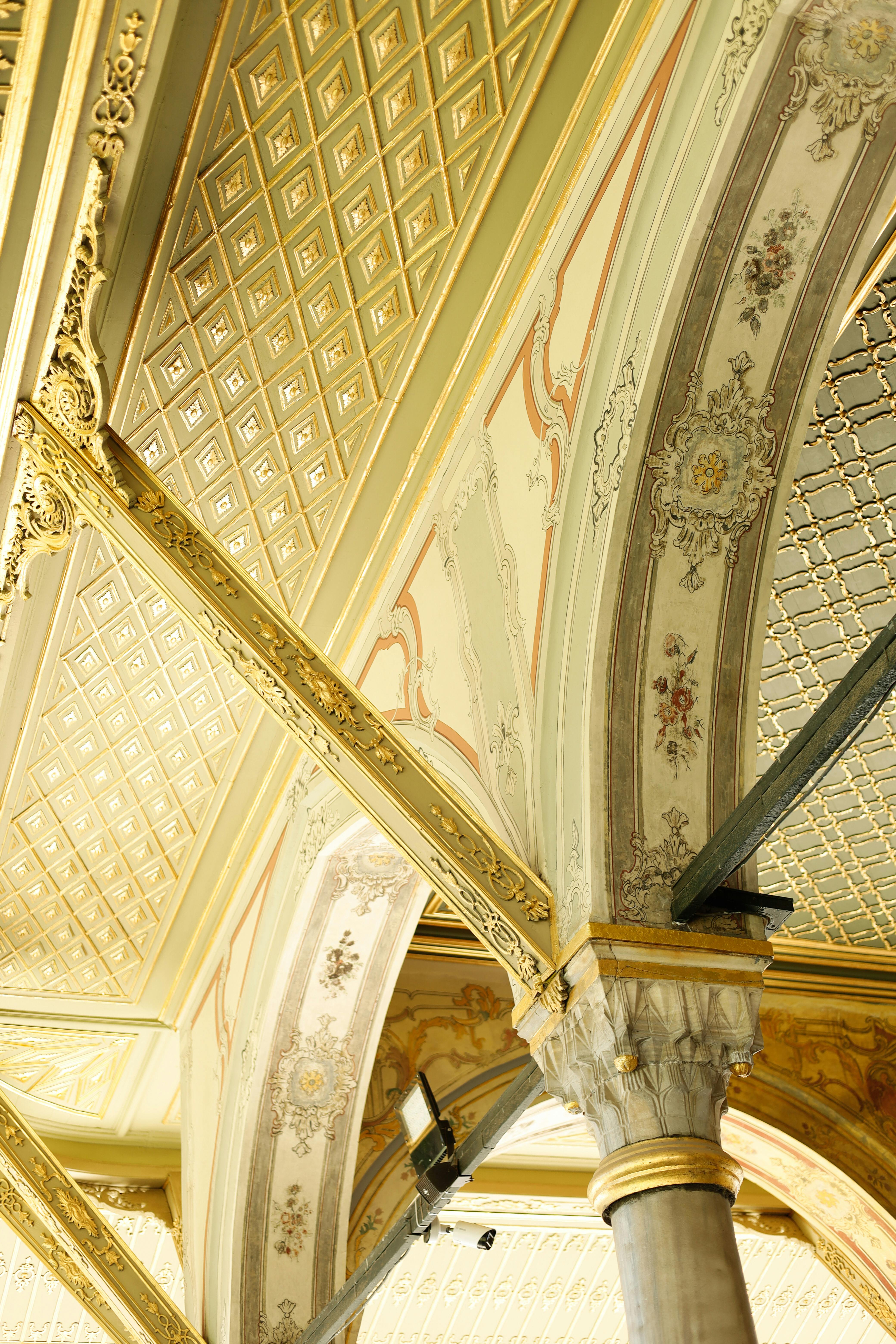 The ceiling of the istanbul opera house · Free Stock Photo