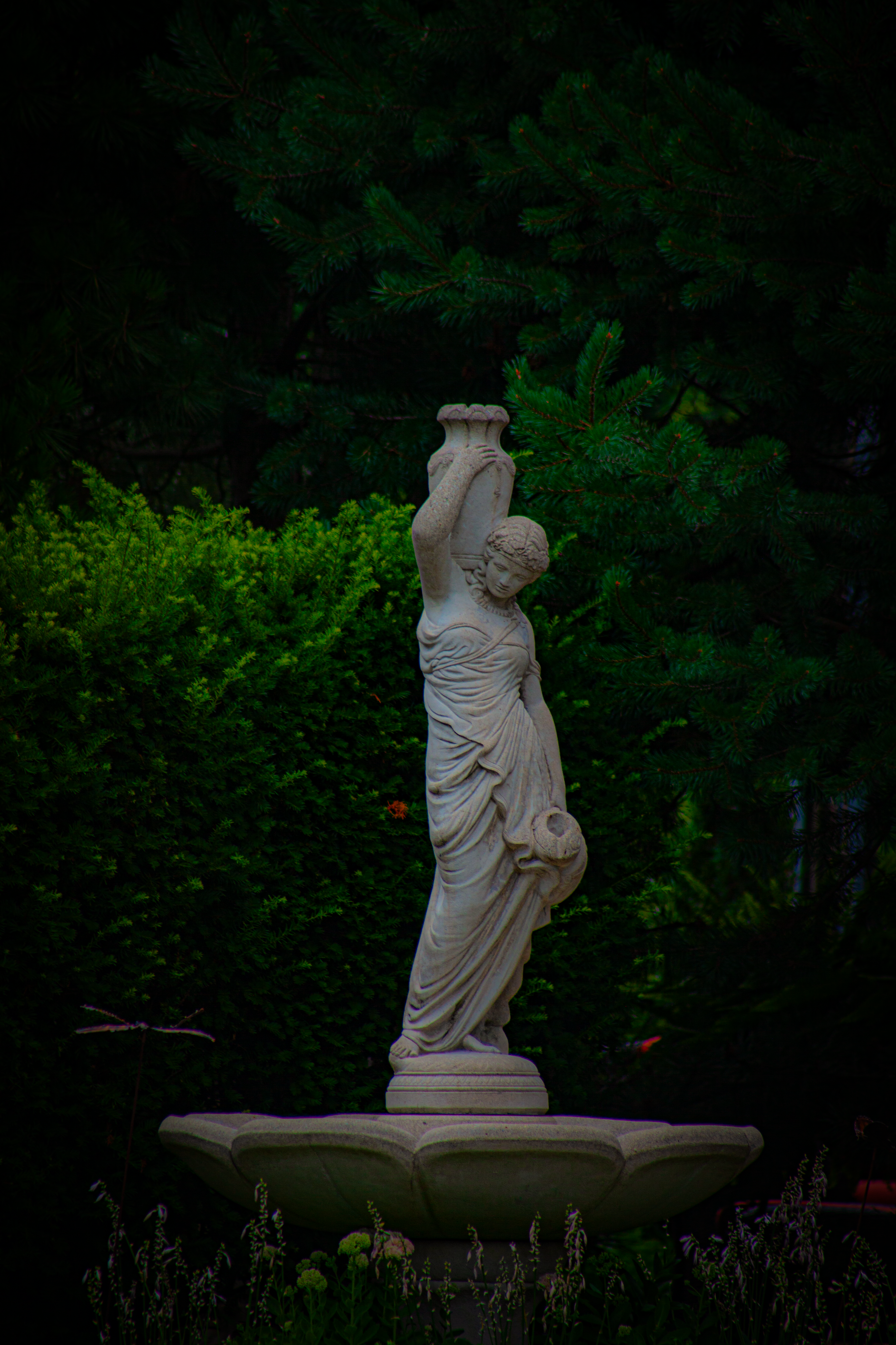 Marble Statue in a Park · Free Stock Photo