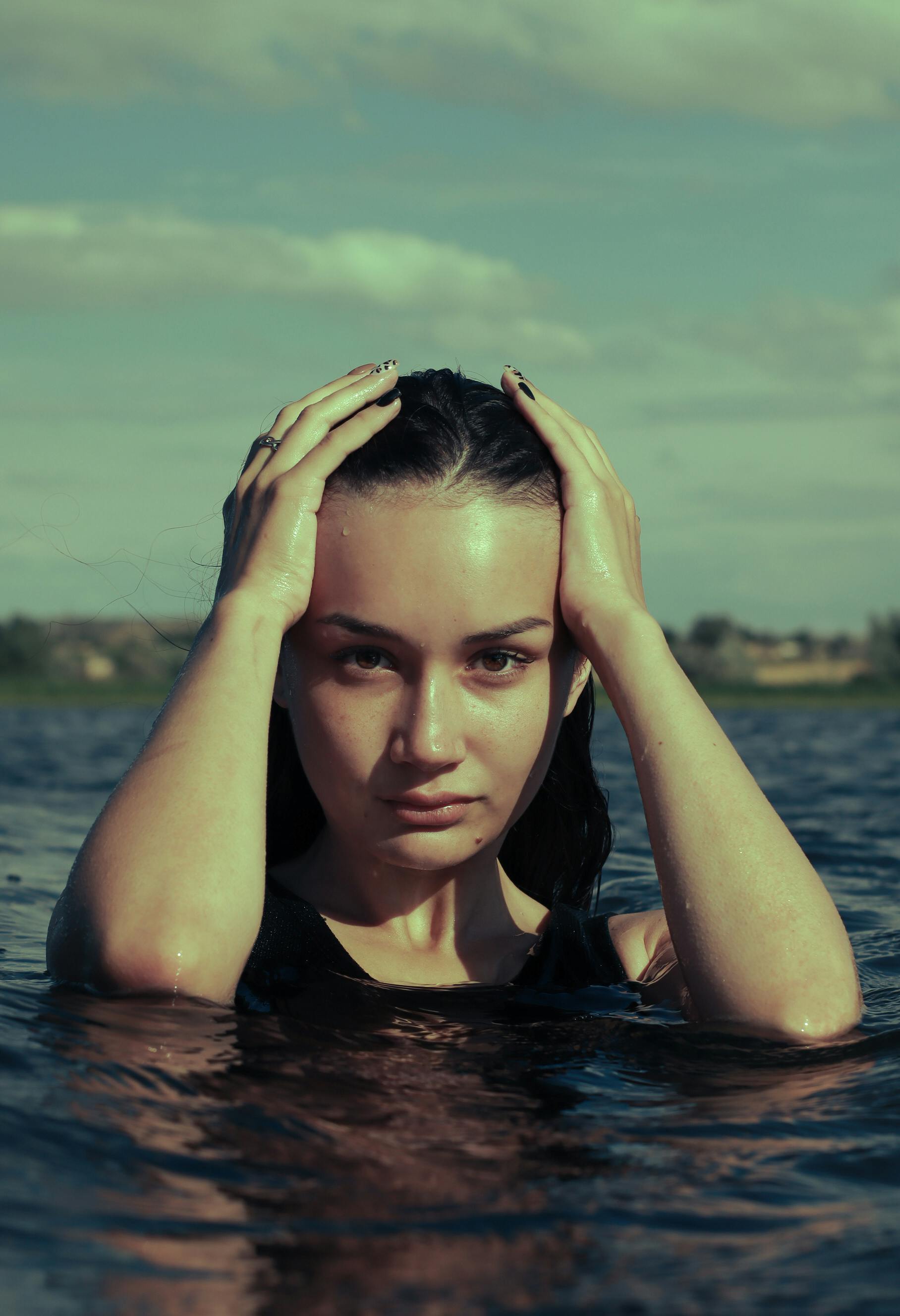 A woman's portrait in water · Free Stock Photo