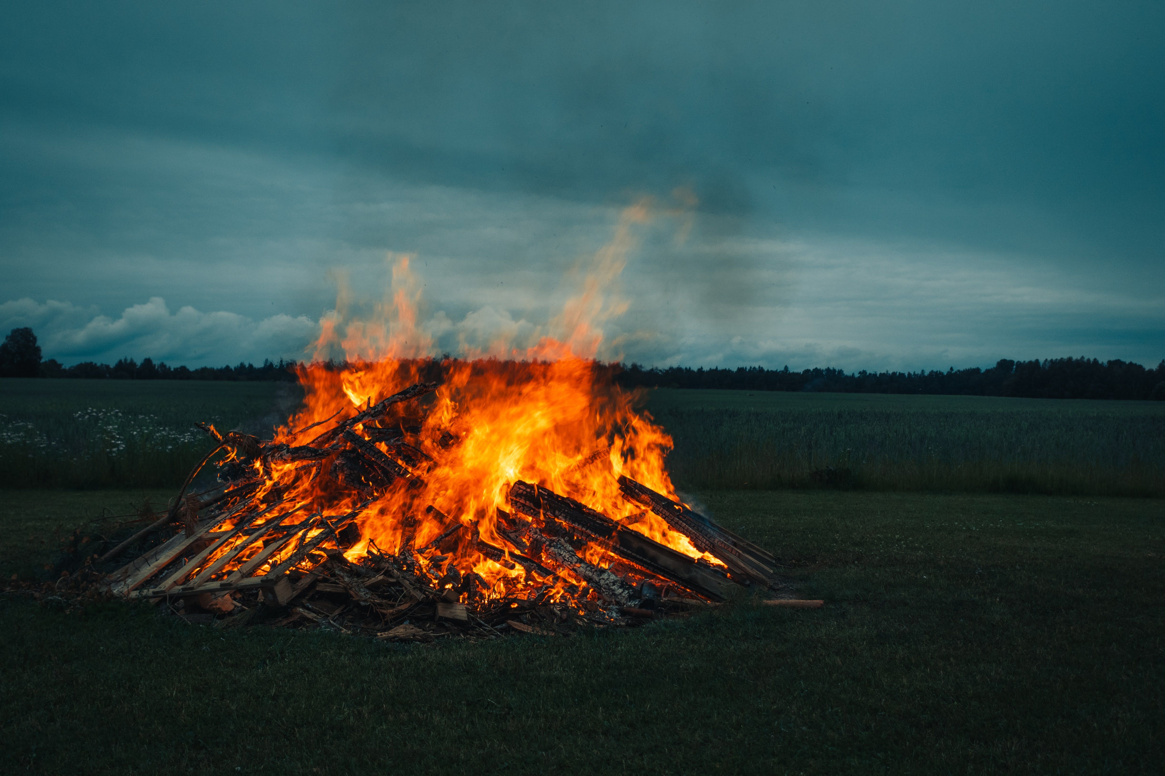 Large Bonfire by the Field in the Evening · Free Stock Photo
