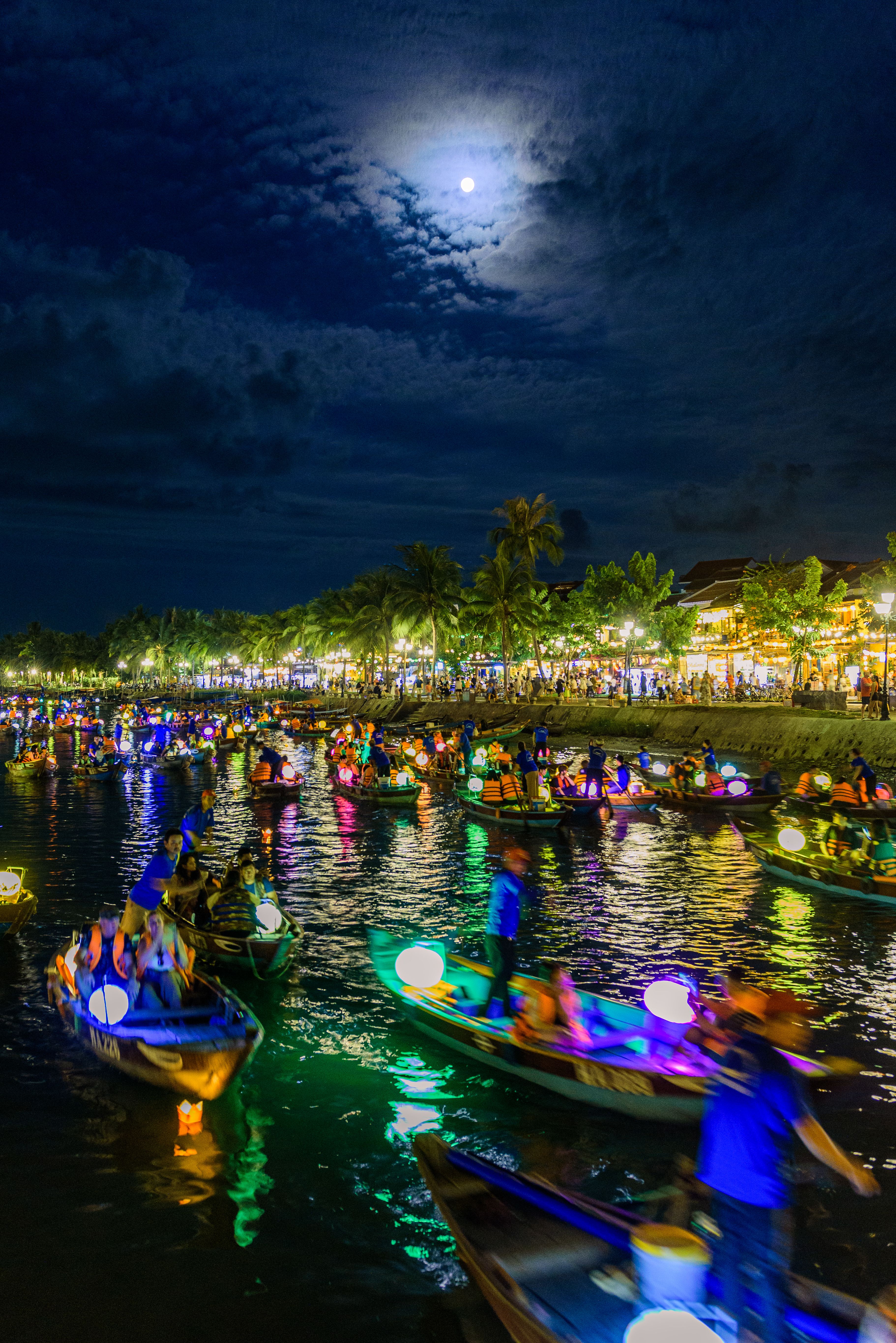 Lights of Boats on River at Night · Free Stock Photo
