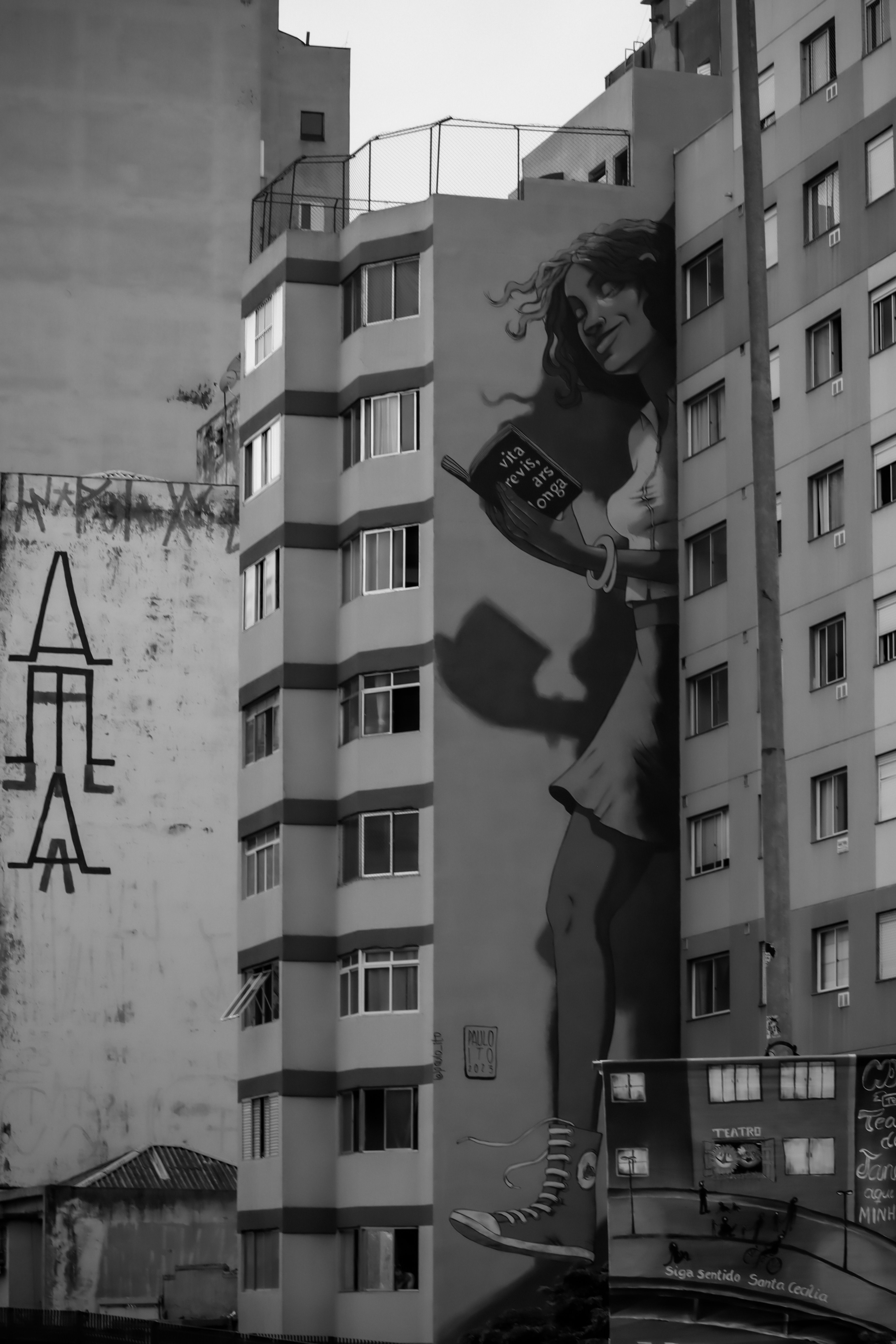 Mural on an Apartment Building in Black and White · Free Stock Photo