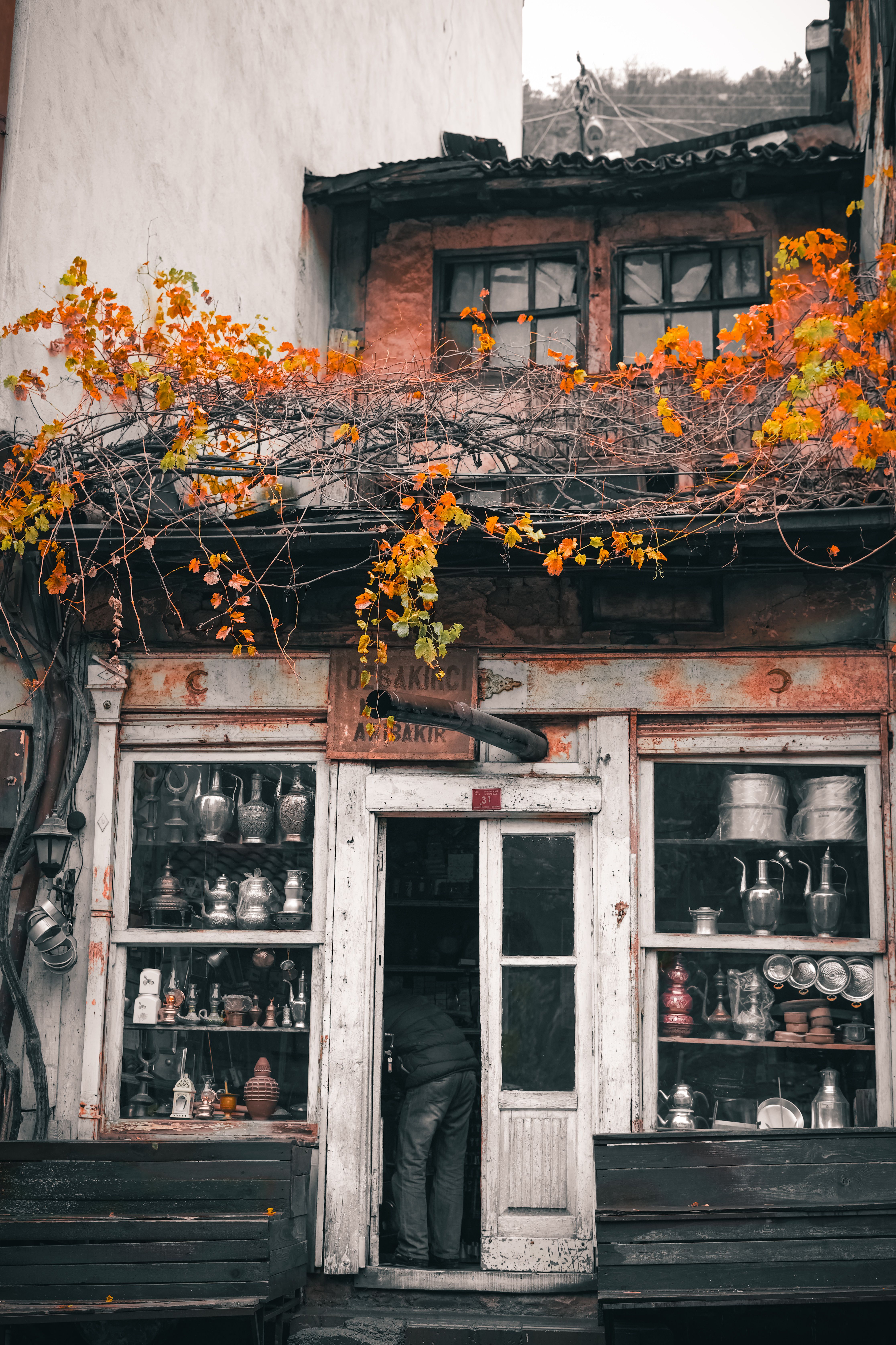 Facade of Store with Traditional Copper Tableware · Free Stock Photo