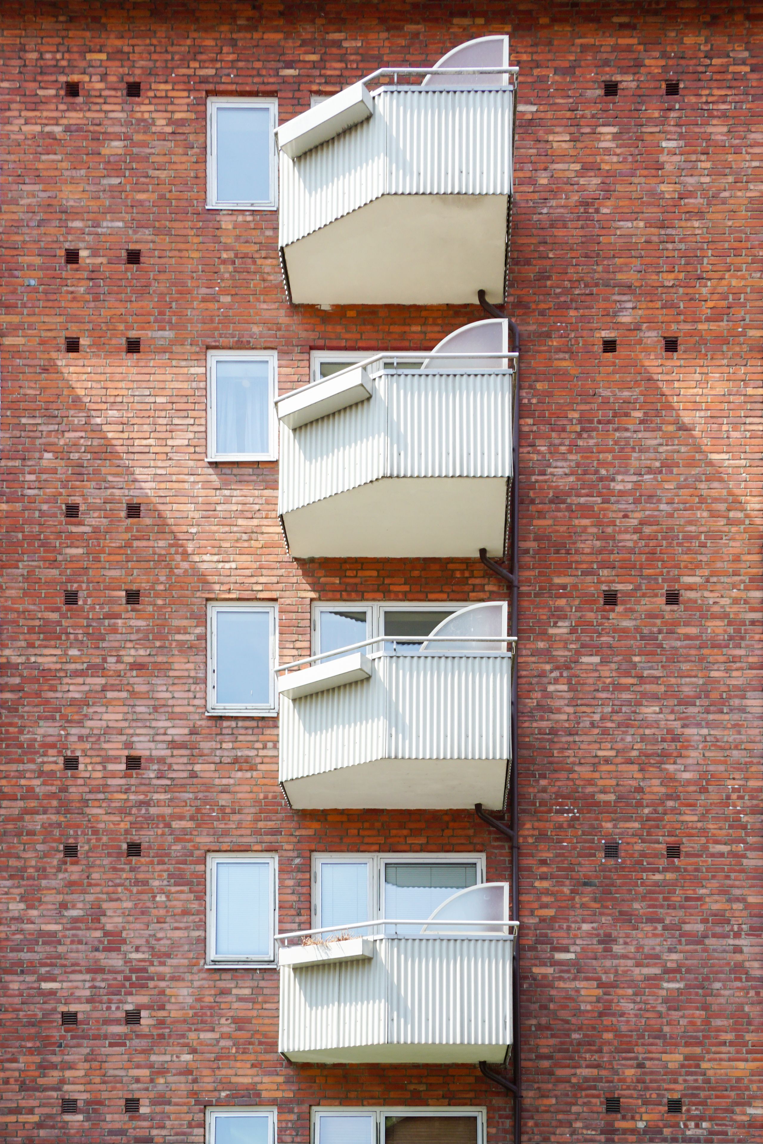 White Balconies of Brick Townhouse · Free Stock Photo