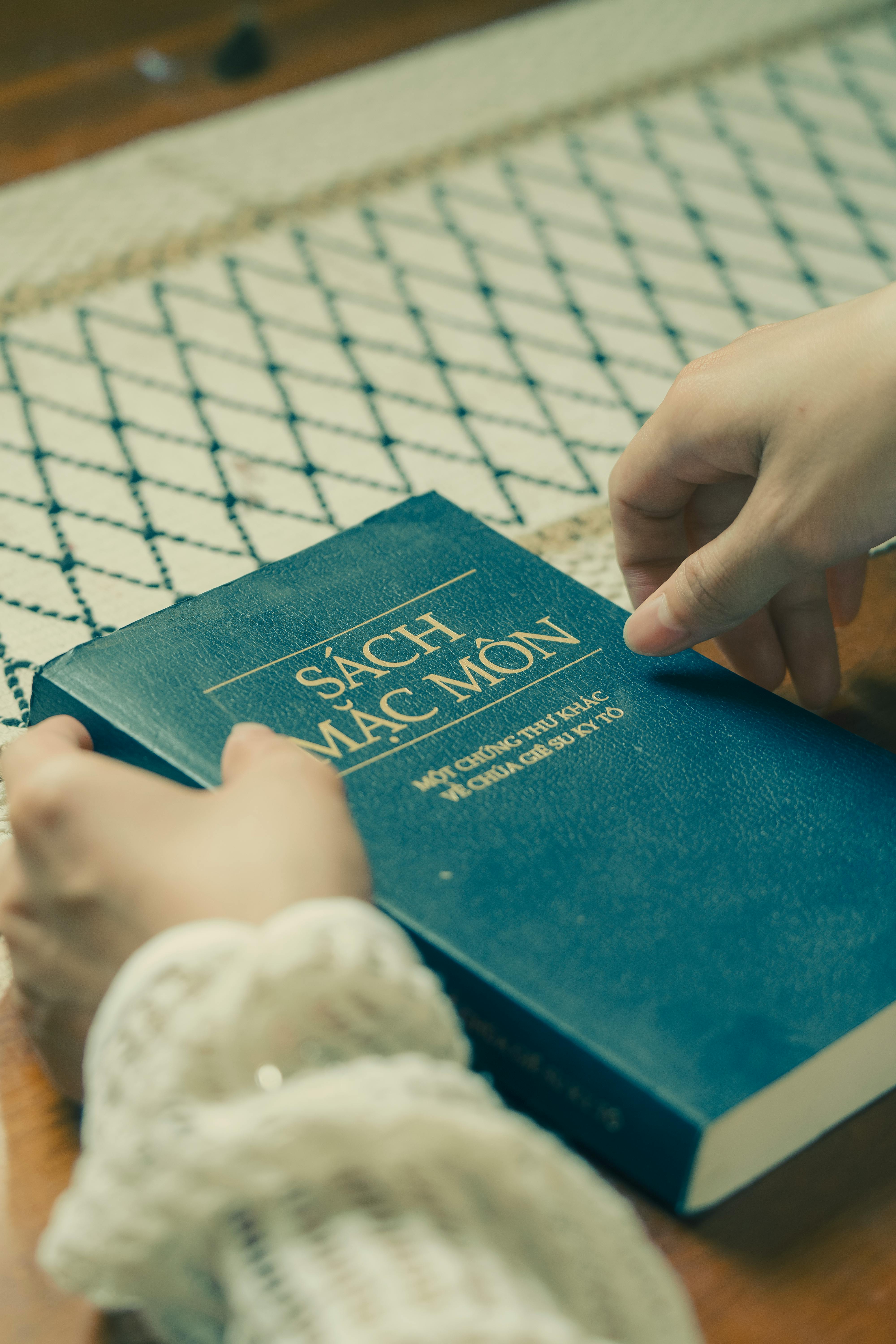 Book Cover With Handles Photos, Download The BEST Free Book Cover With ...