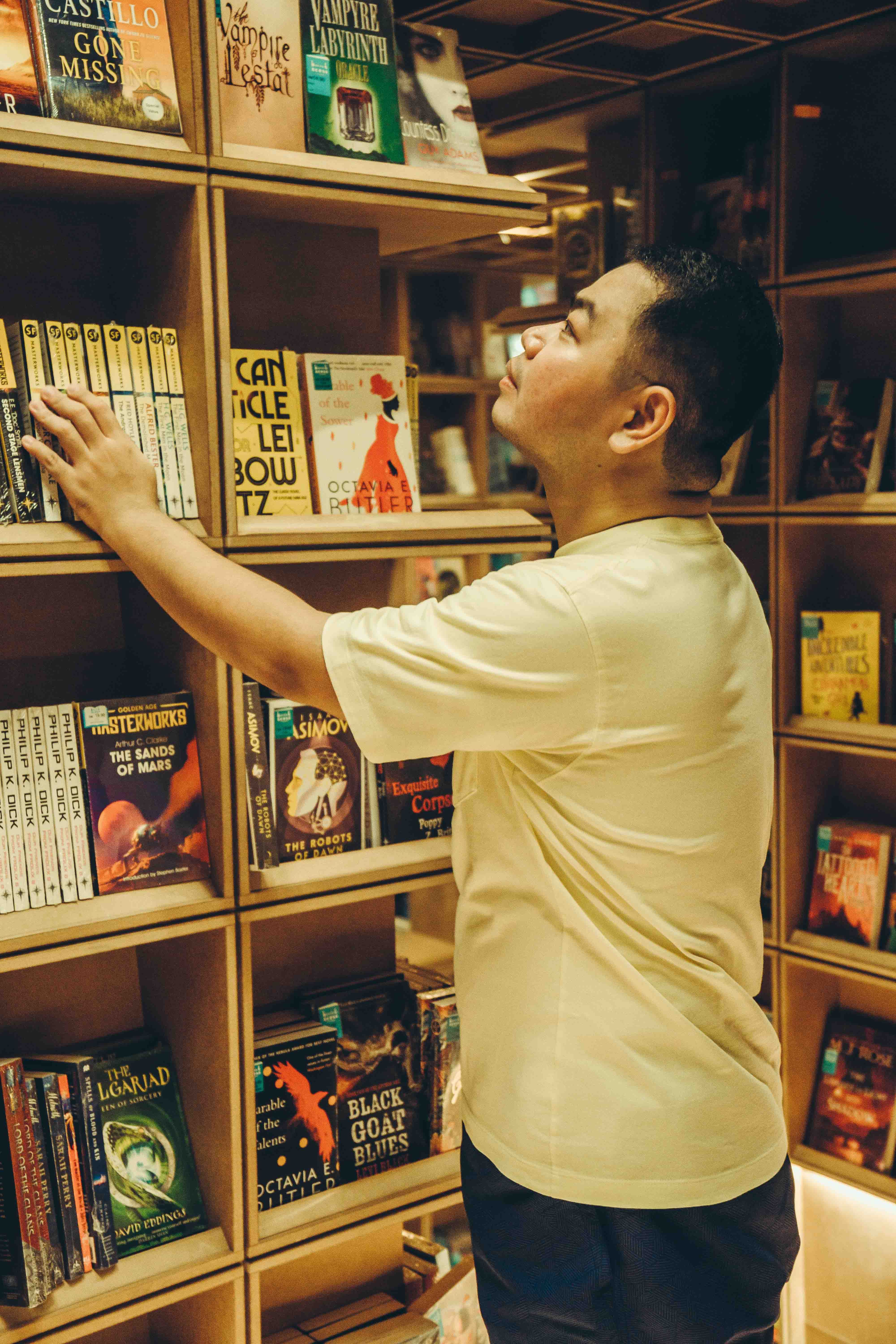 Comical Pinocchio Character Amidst Library Bookshelves · Free Stock Photo