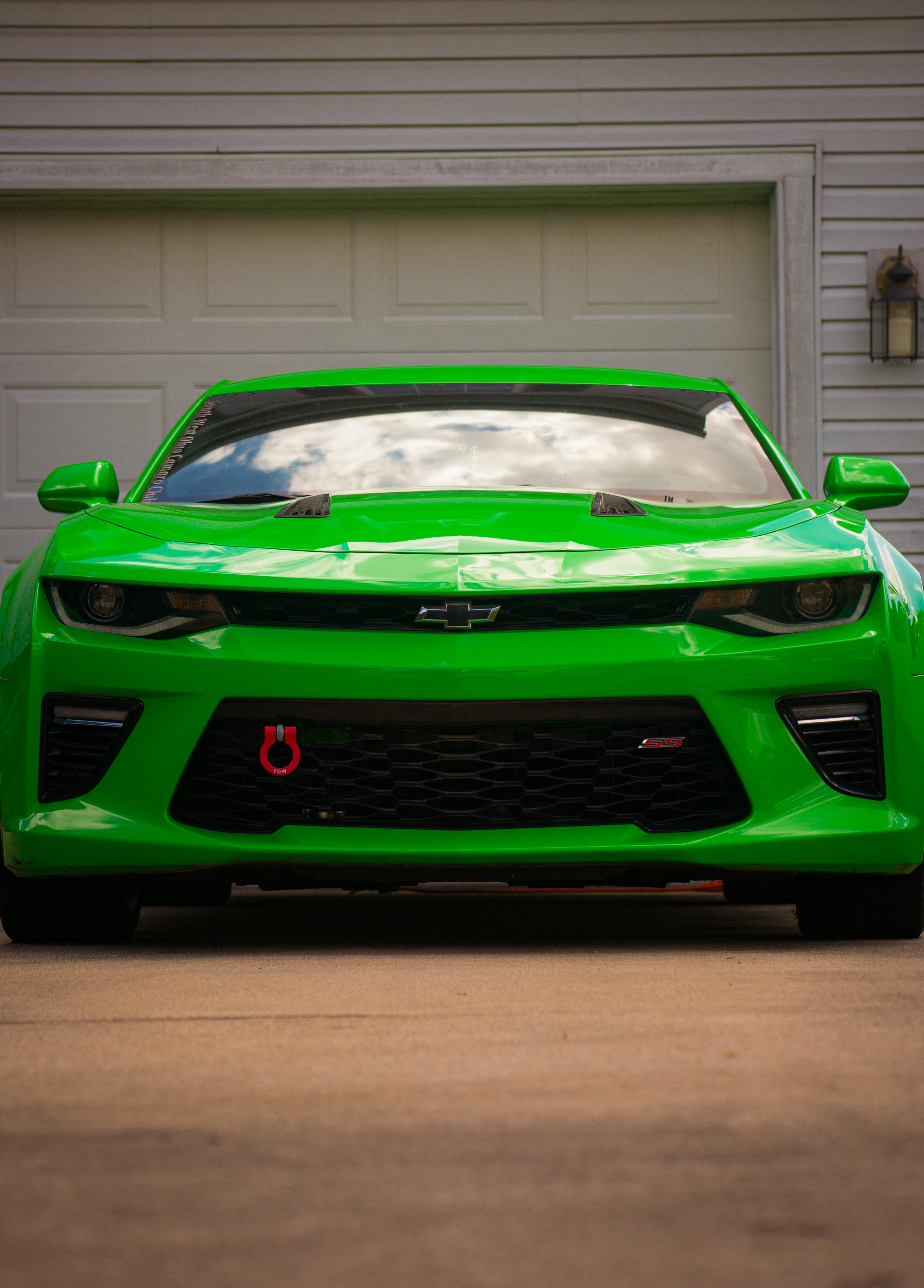 Green Chevrolet Camaro · Free Stock Photo