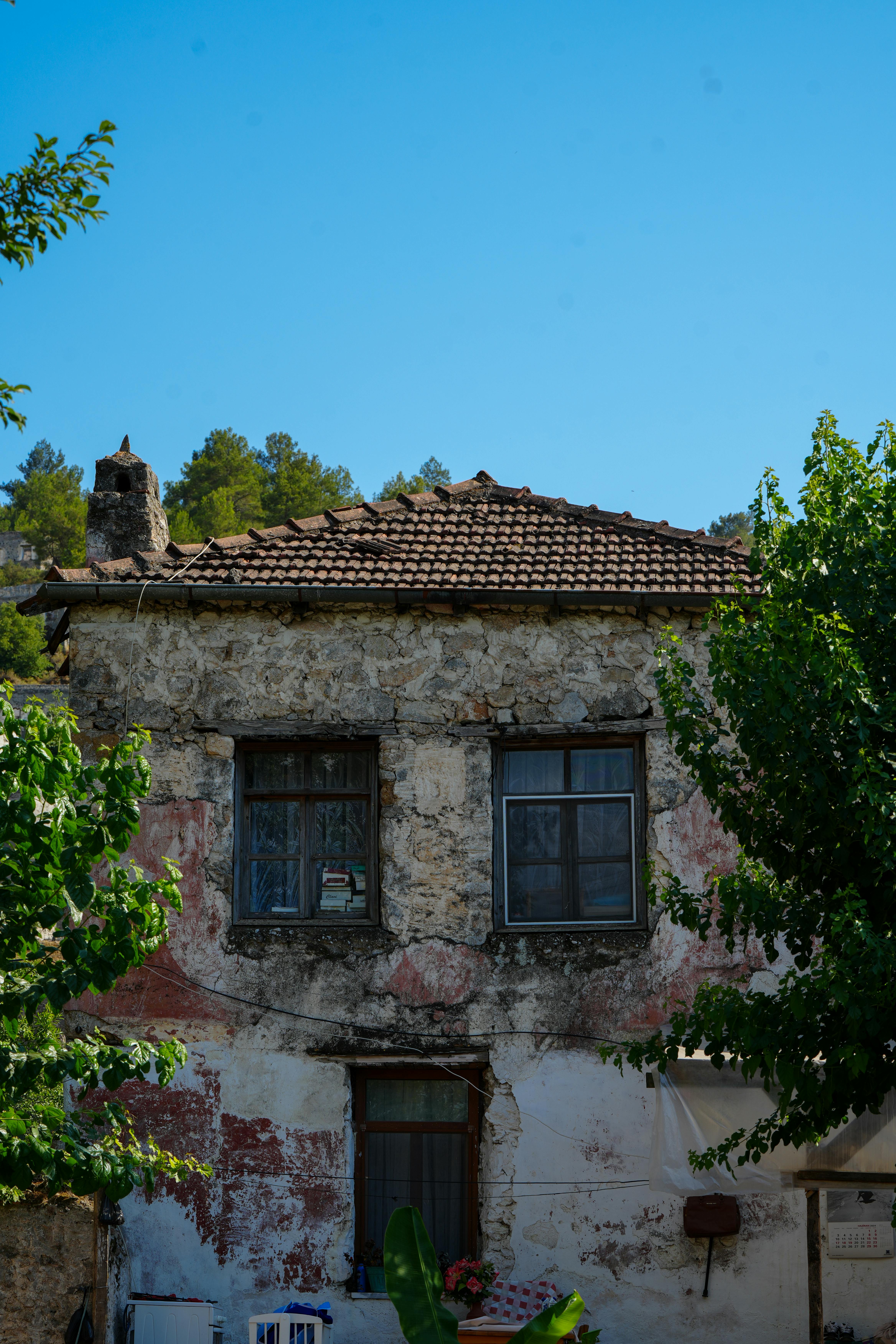 Exterior of an Old House · Free Stock Photo