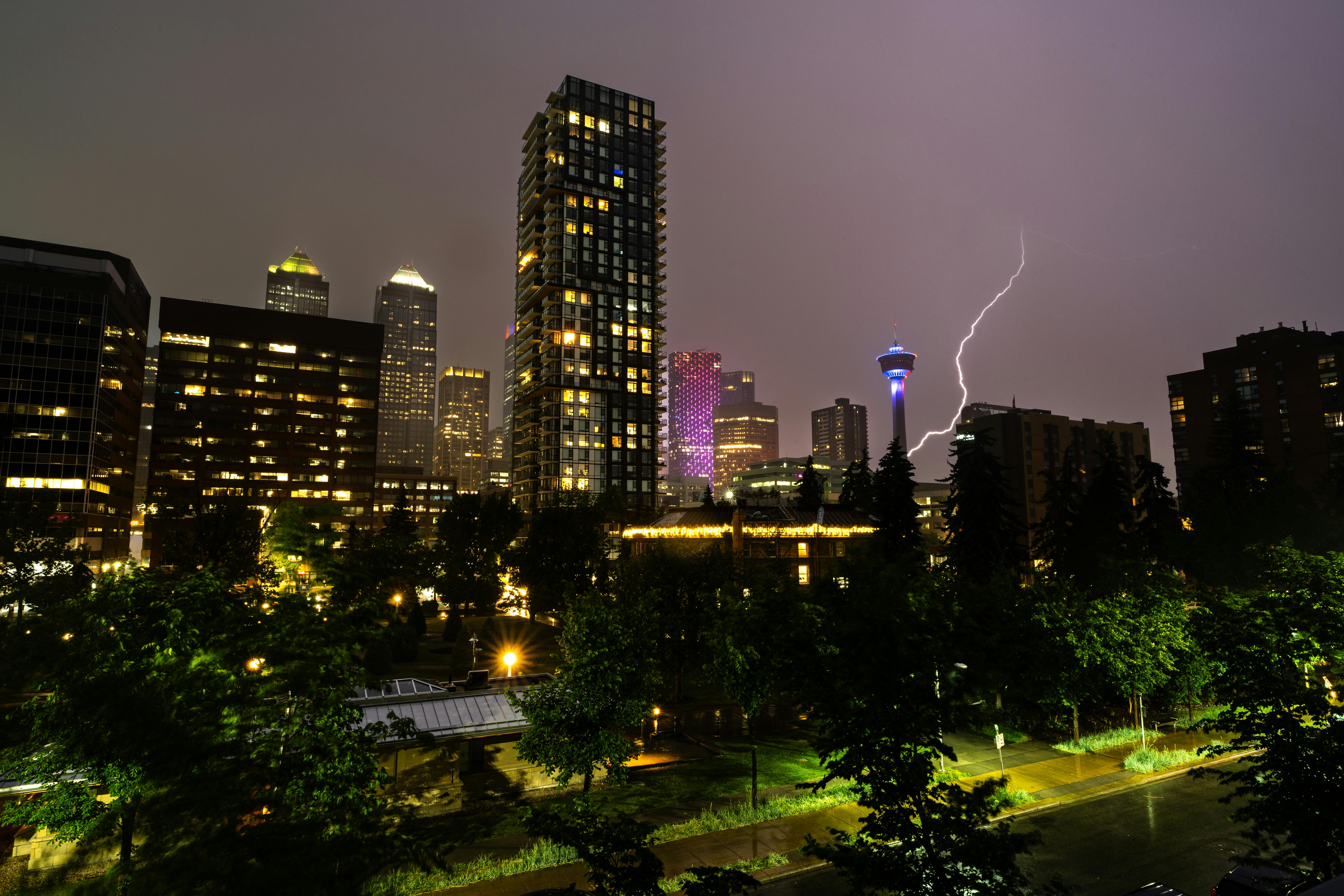 Calgary Tower at Night · Free Stock Photo