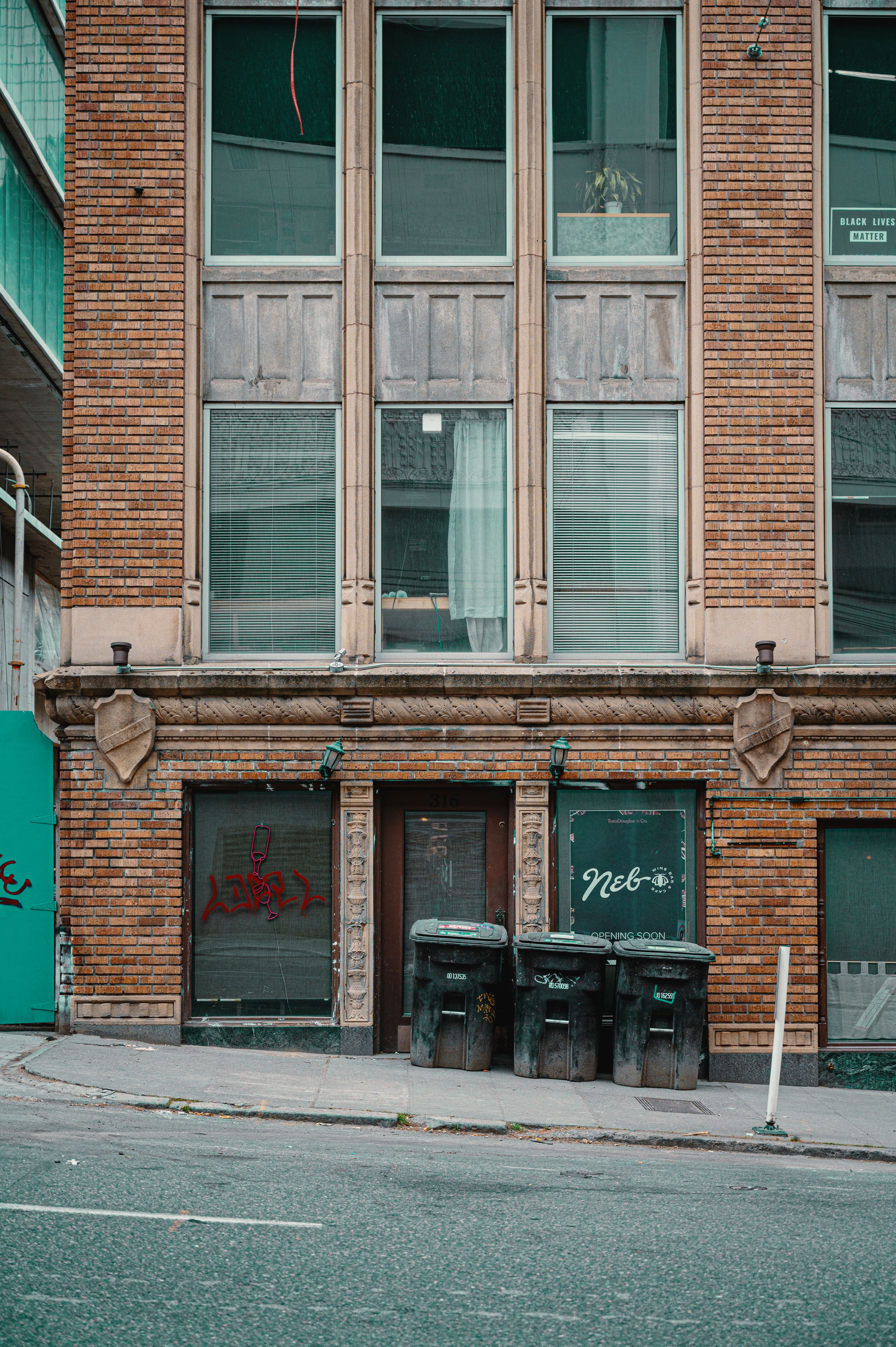 Brick Building by the Street · Free Stock Photo