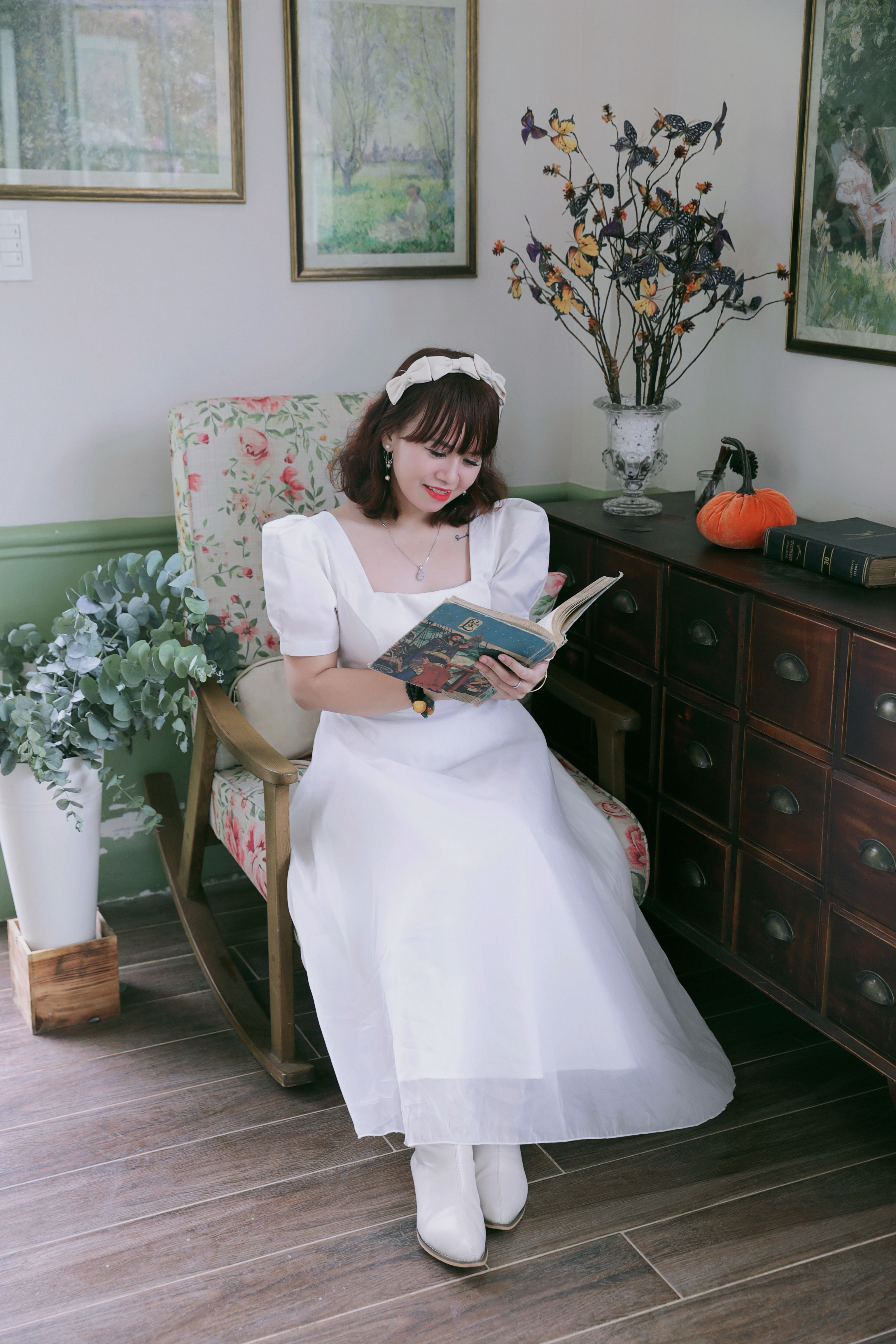 Portrait of a Smiling Bride Reading a Book in a Living Room · Free ...