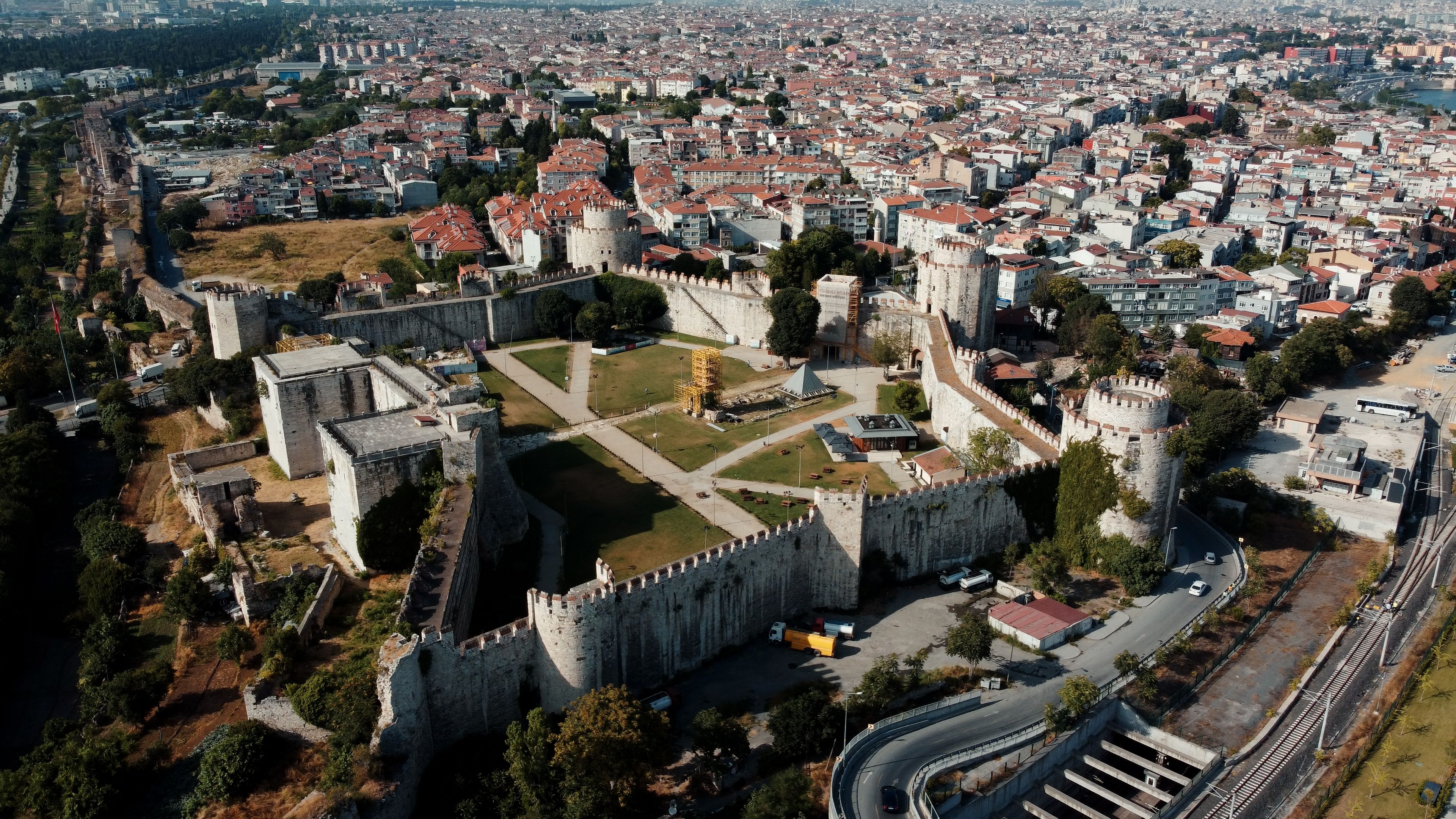 Yedikule castle in Istanbul · Free Stock Photo