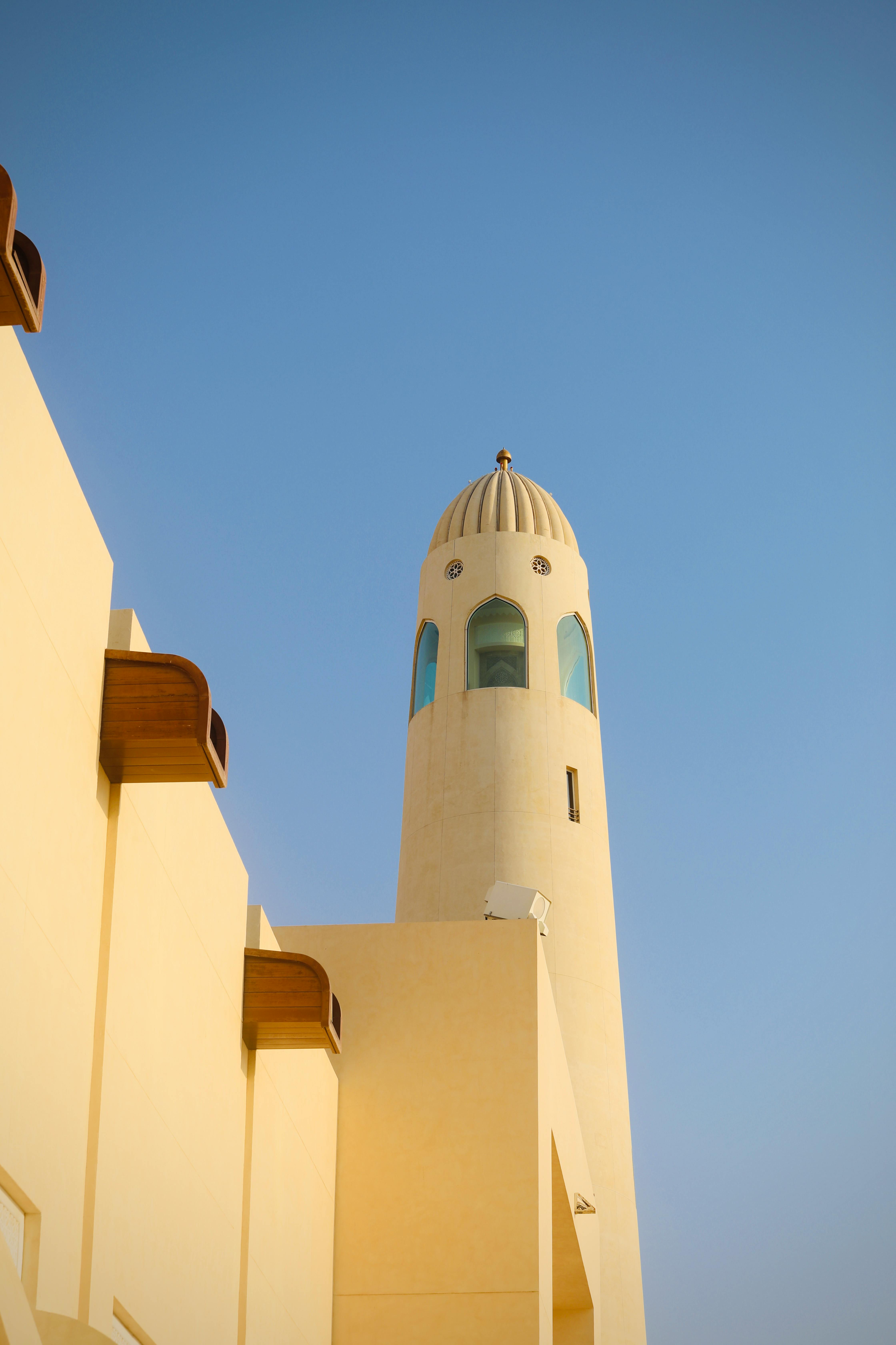 Low Angle Shot of the Qatar State Mosque in Doha, Qatar · Free Stock Photo