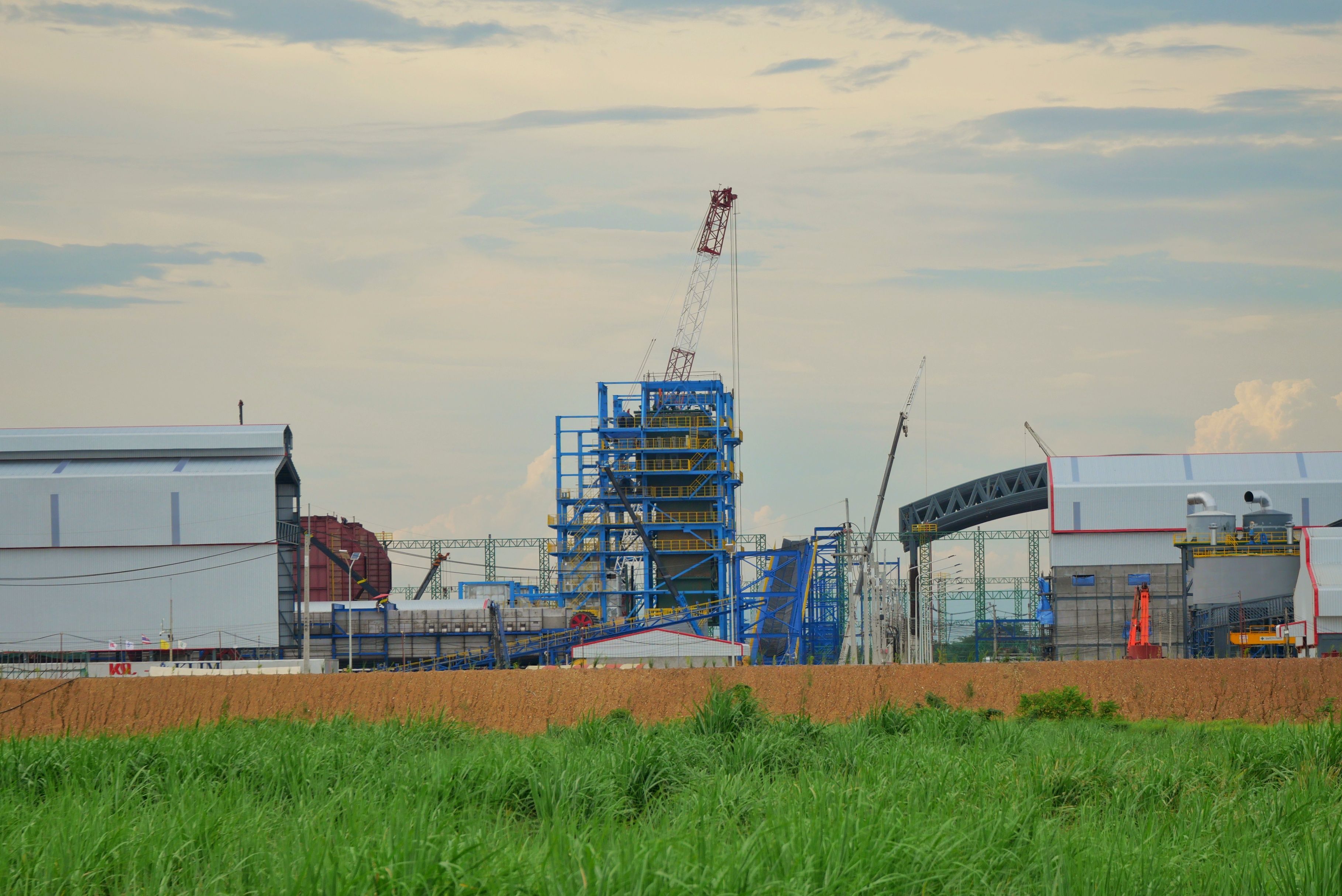 Factory in Countryside · Free Stock Photo