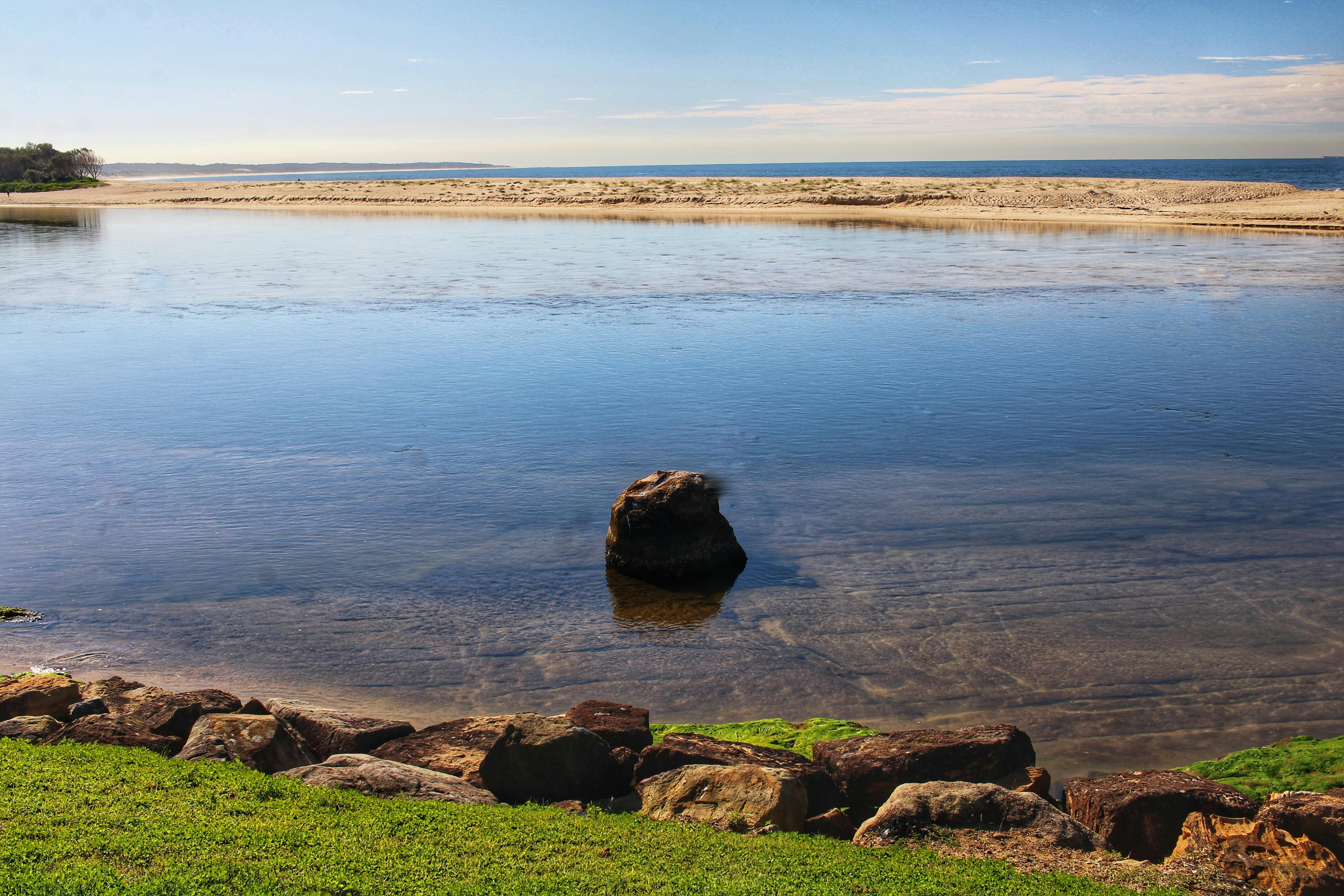 Stone Shore Bay near Beach · Free Stock Photo