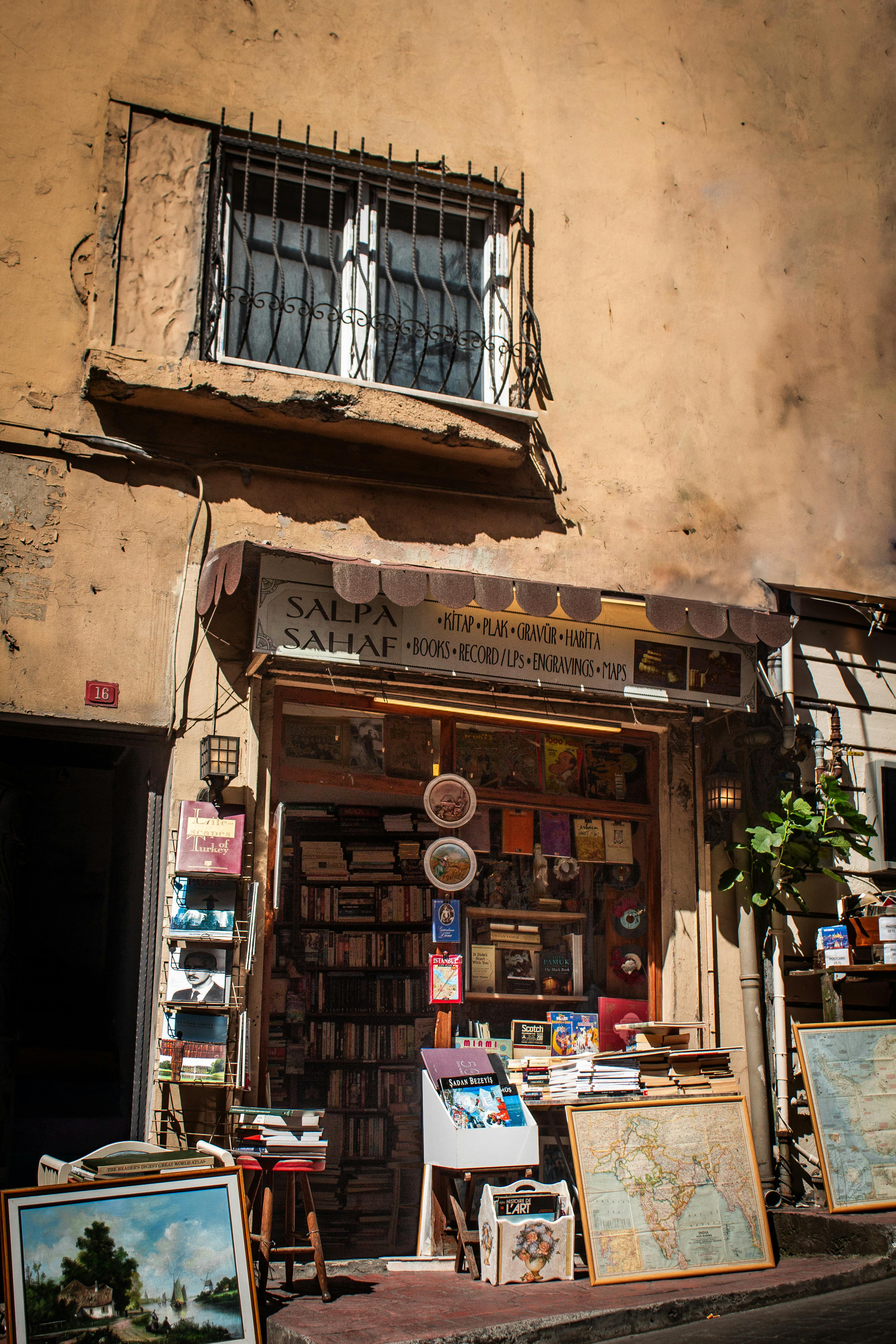 Bookstore in Building · Free Stock Photo