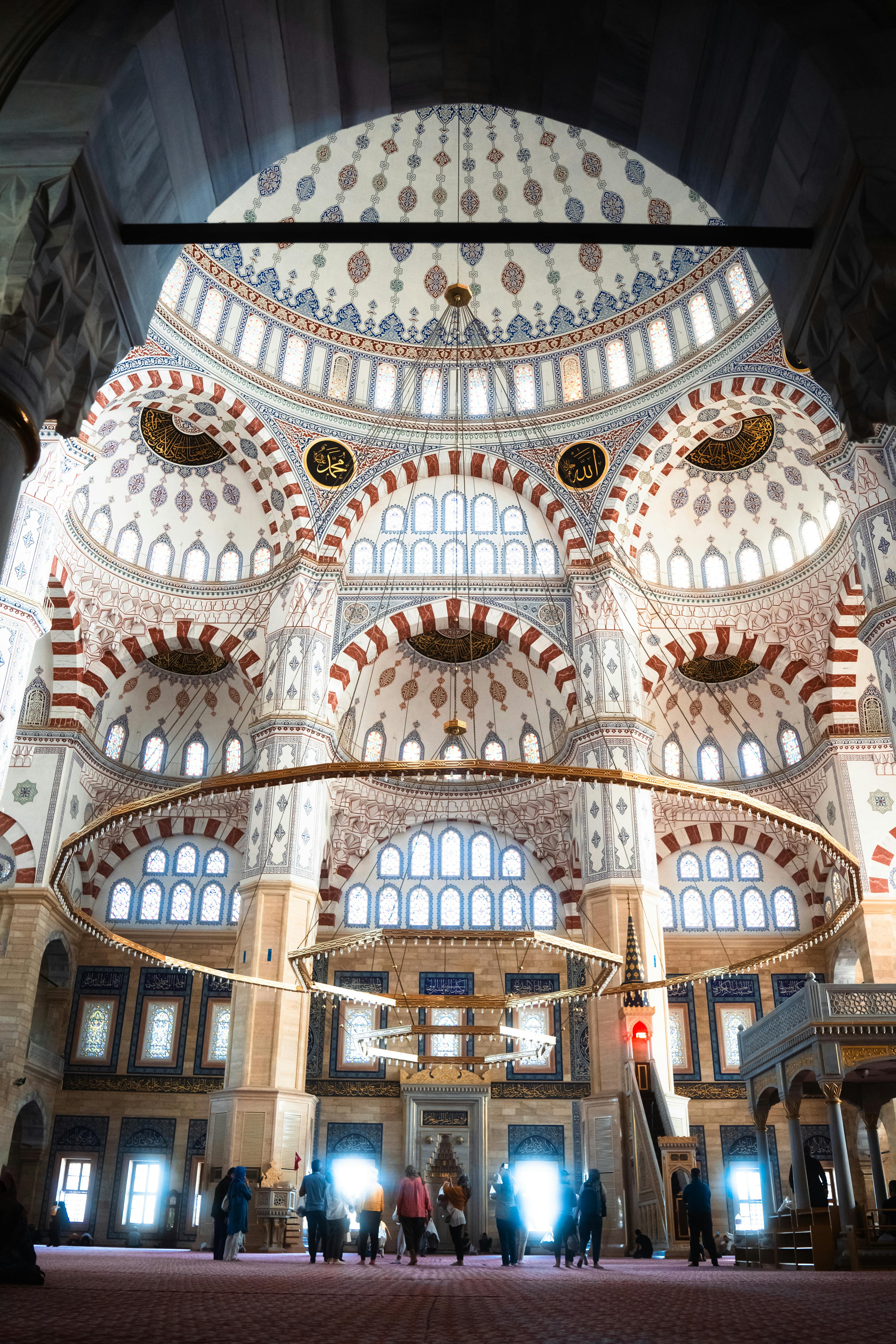 Interior of the Sabanci Merkez Mosque in Adana, Turkey · Free Stock Photo