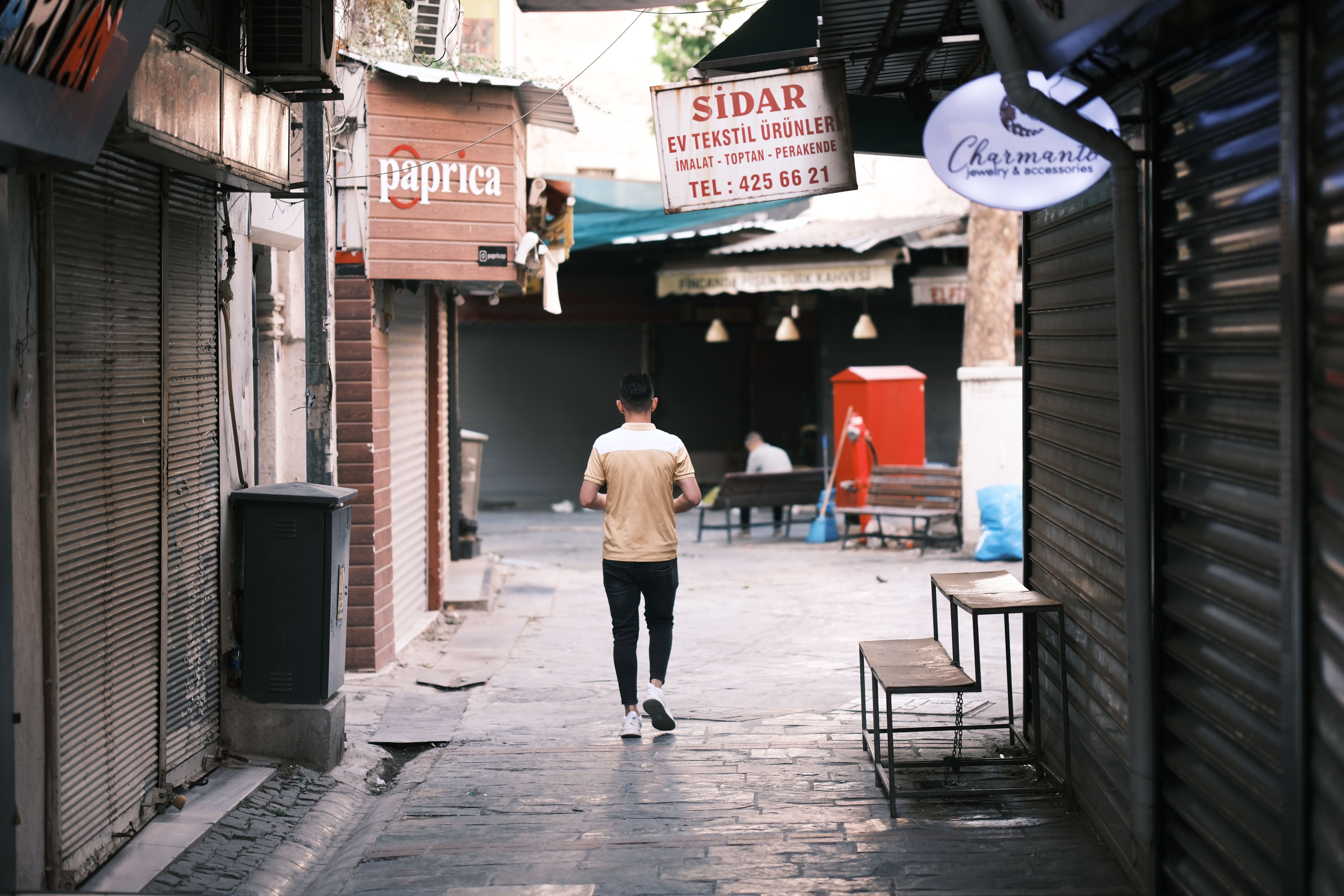 Man in a Narrow Alley in City · Free Stock Photo