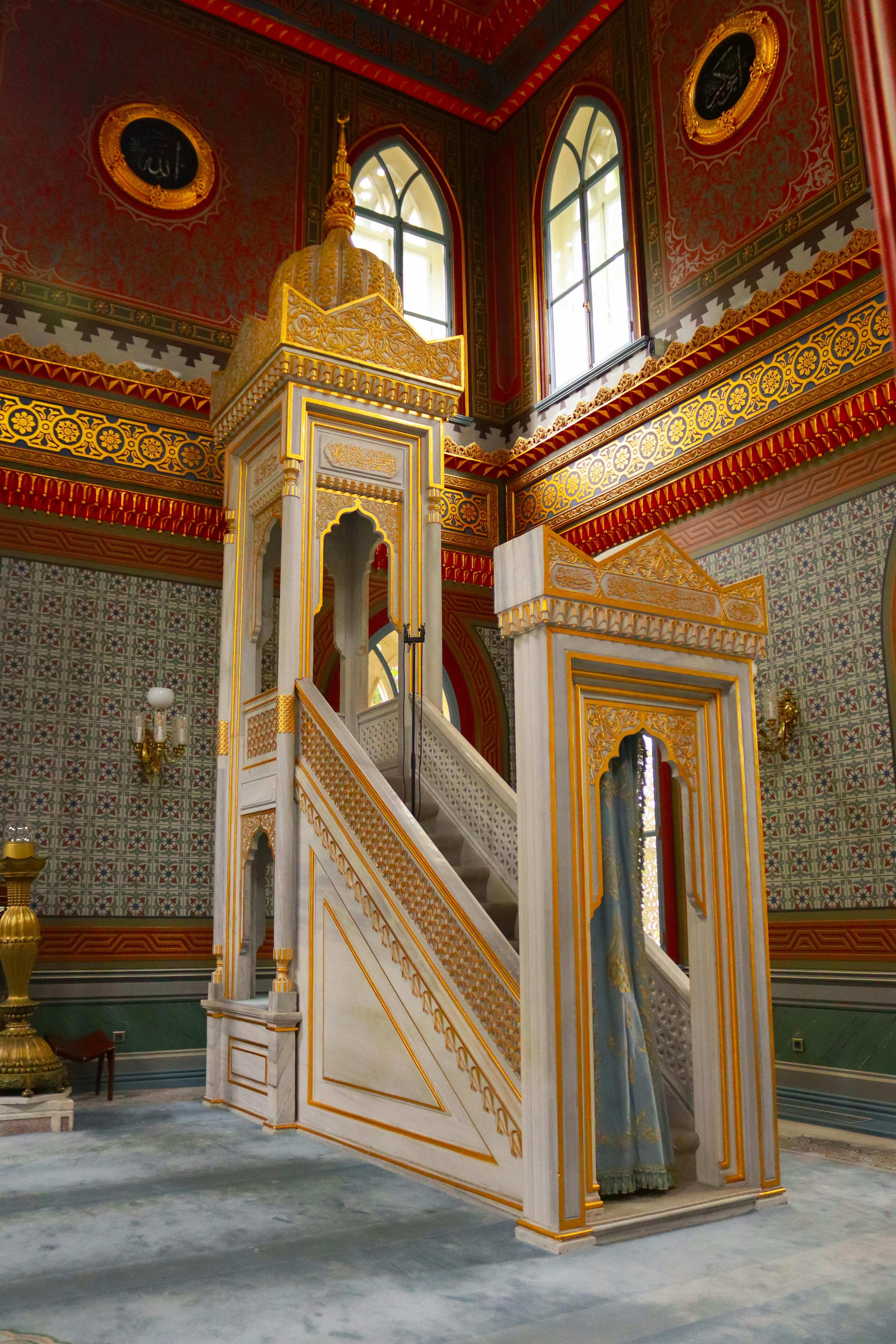 Golden Chapel in Mosque · Free Stock Photo