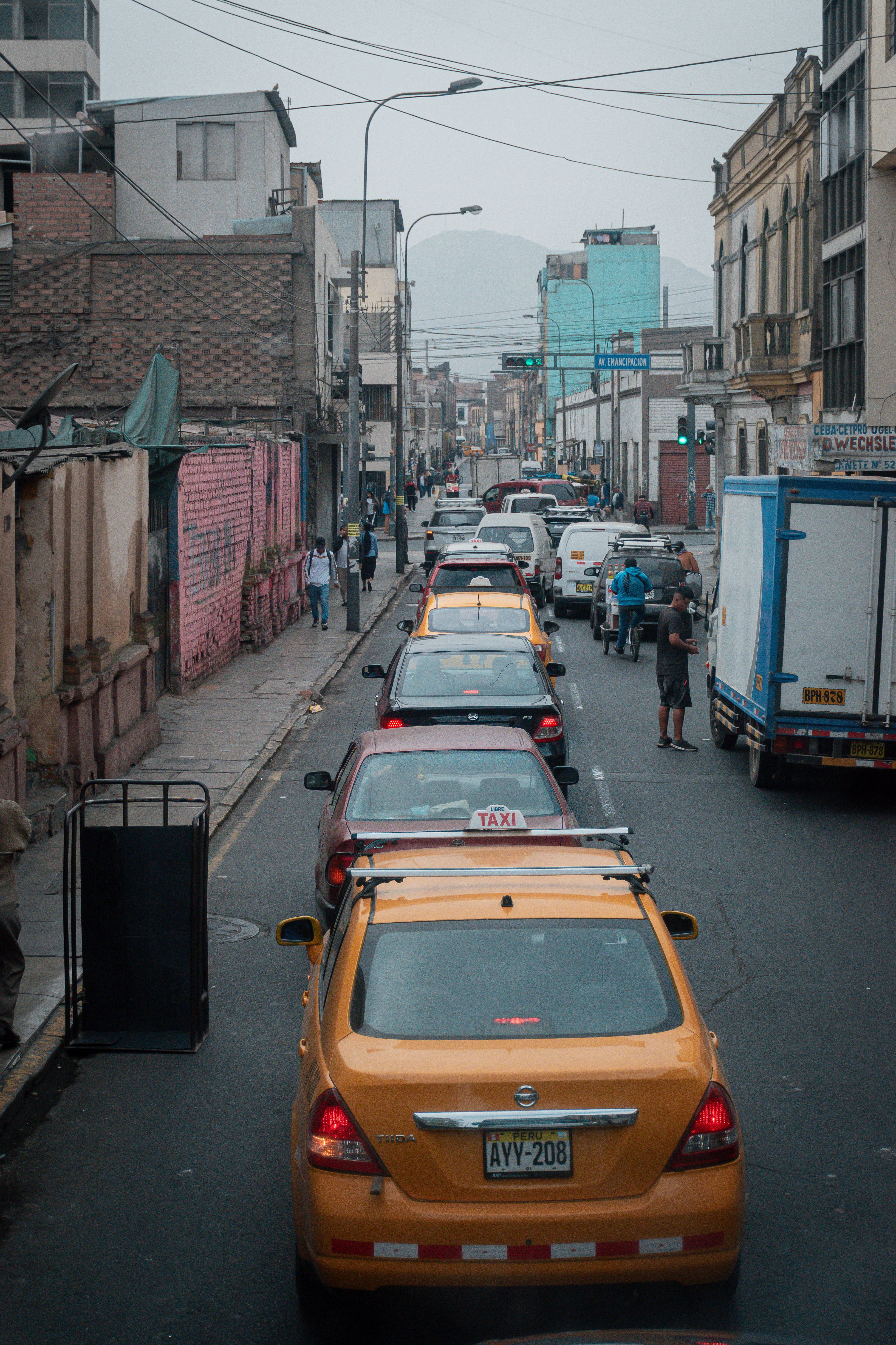 A busy street with cars and taxis · Free Stock Photo