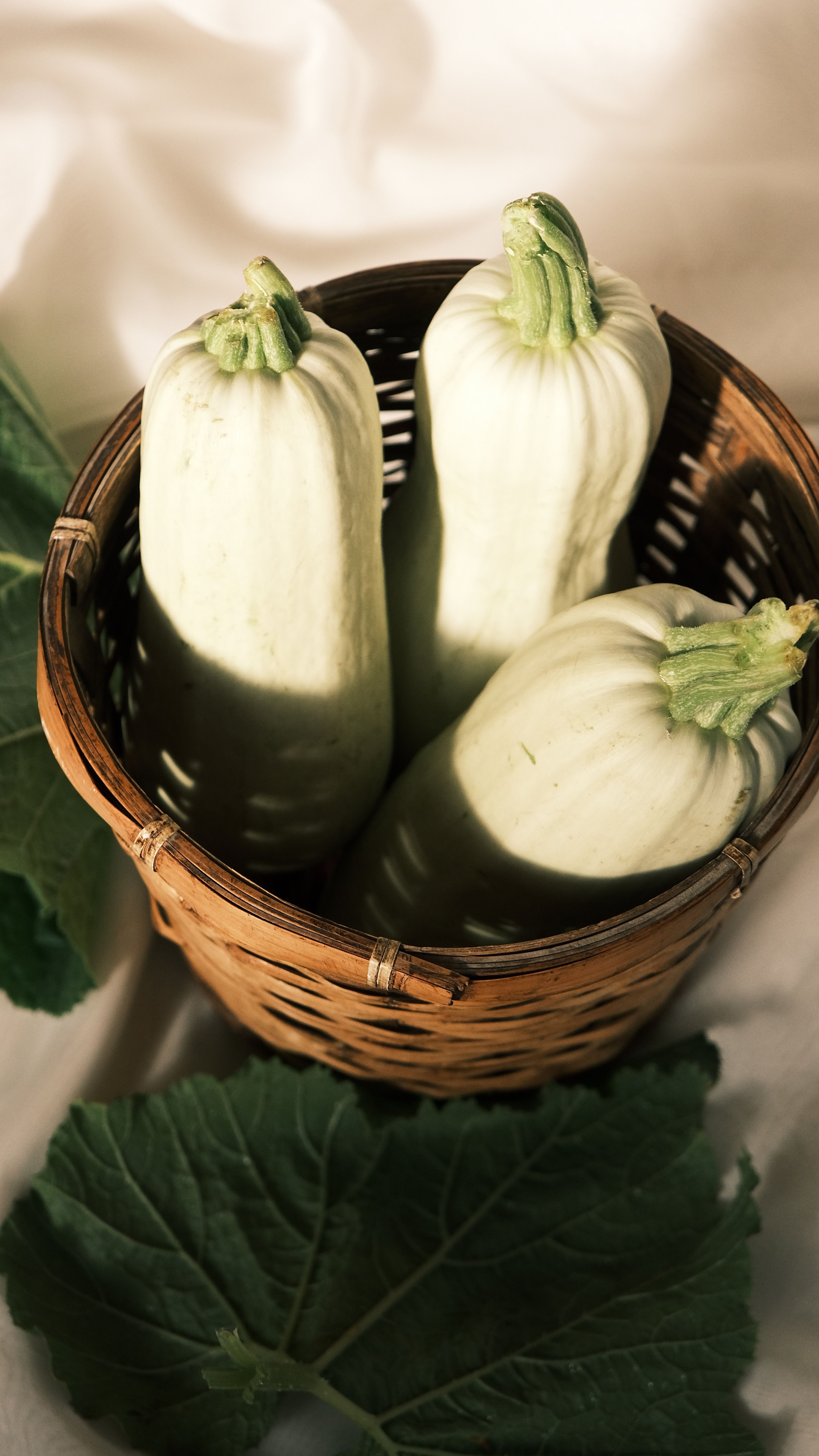 Variedad Surtida De Verduras En La Cesta · Foto de stock gratuita