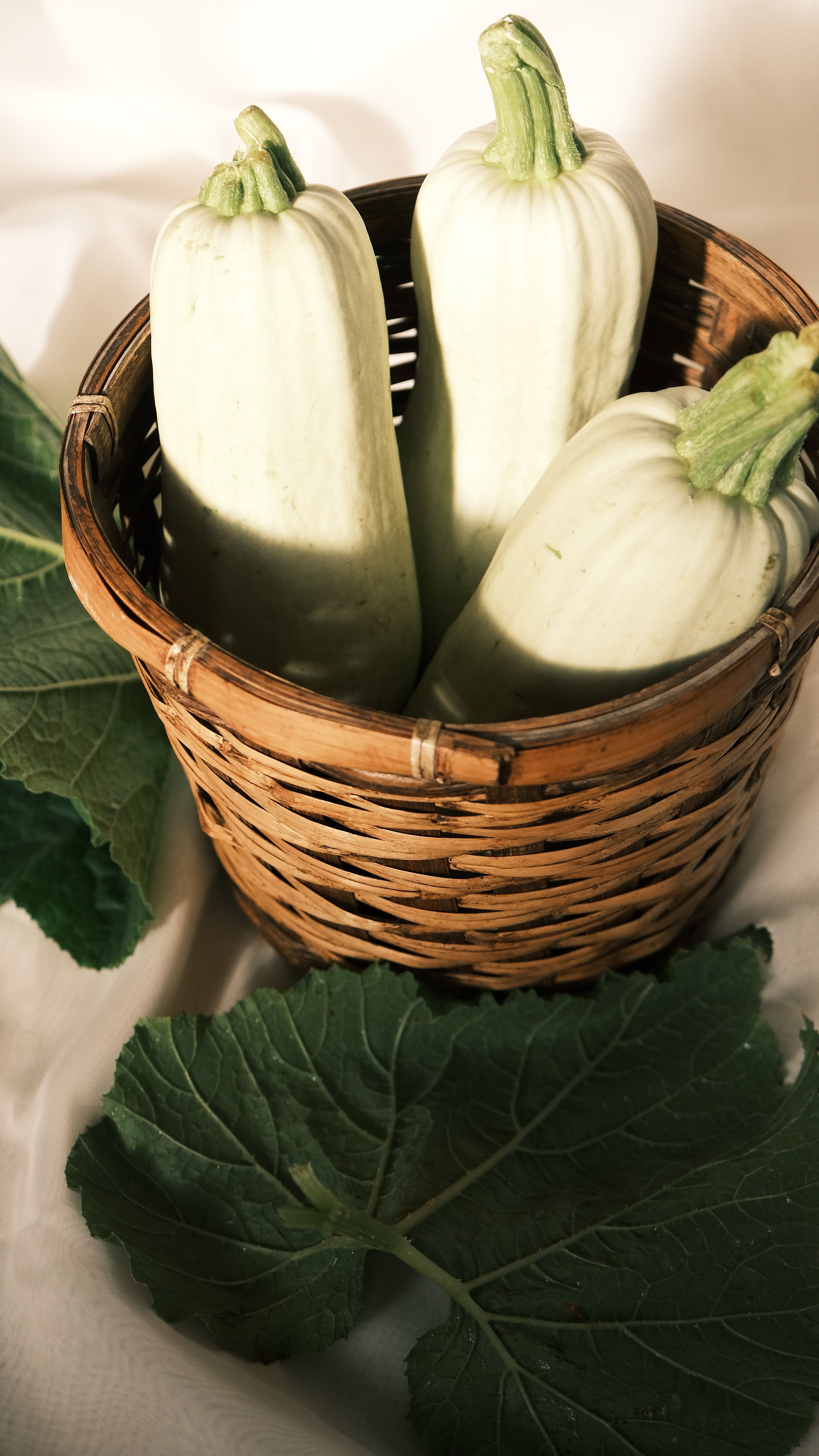 Variedad Surtida De Verduras En La Cesta · Foto de stock gratuita