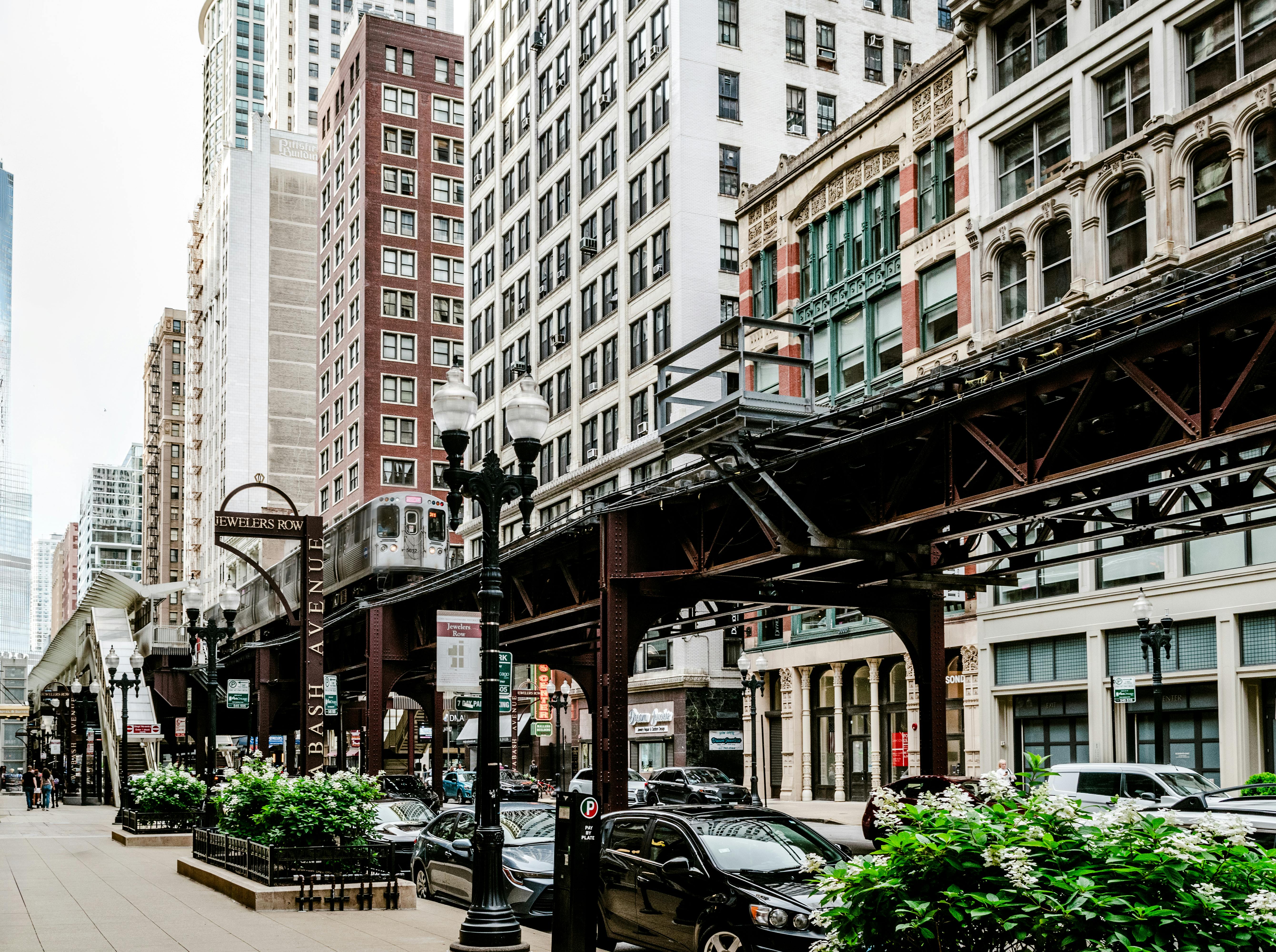 Tenements by the Street in Chicago · Free Stock Photo