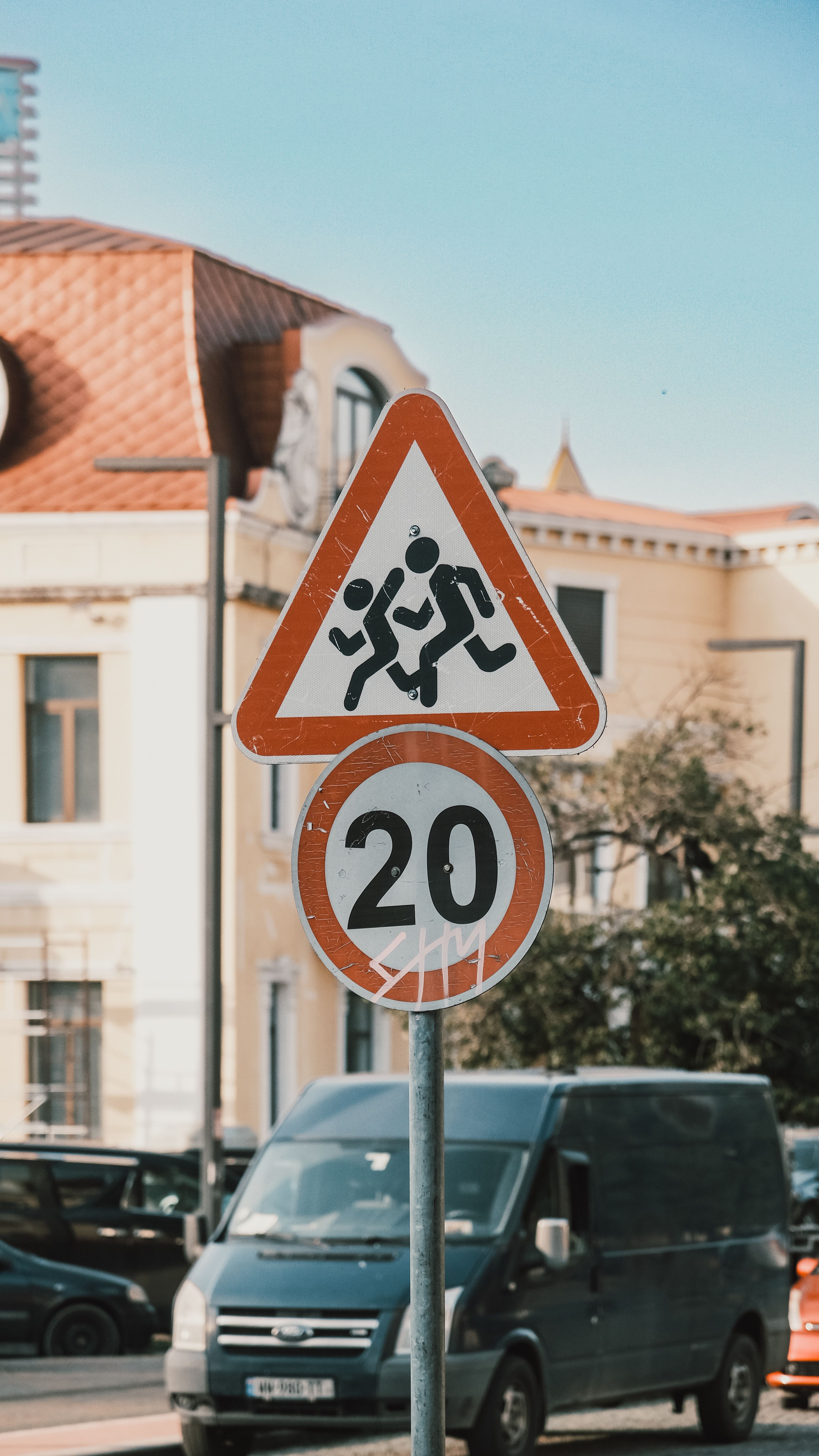 A traffic sign with the number 20 on it · Free Stock Photo