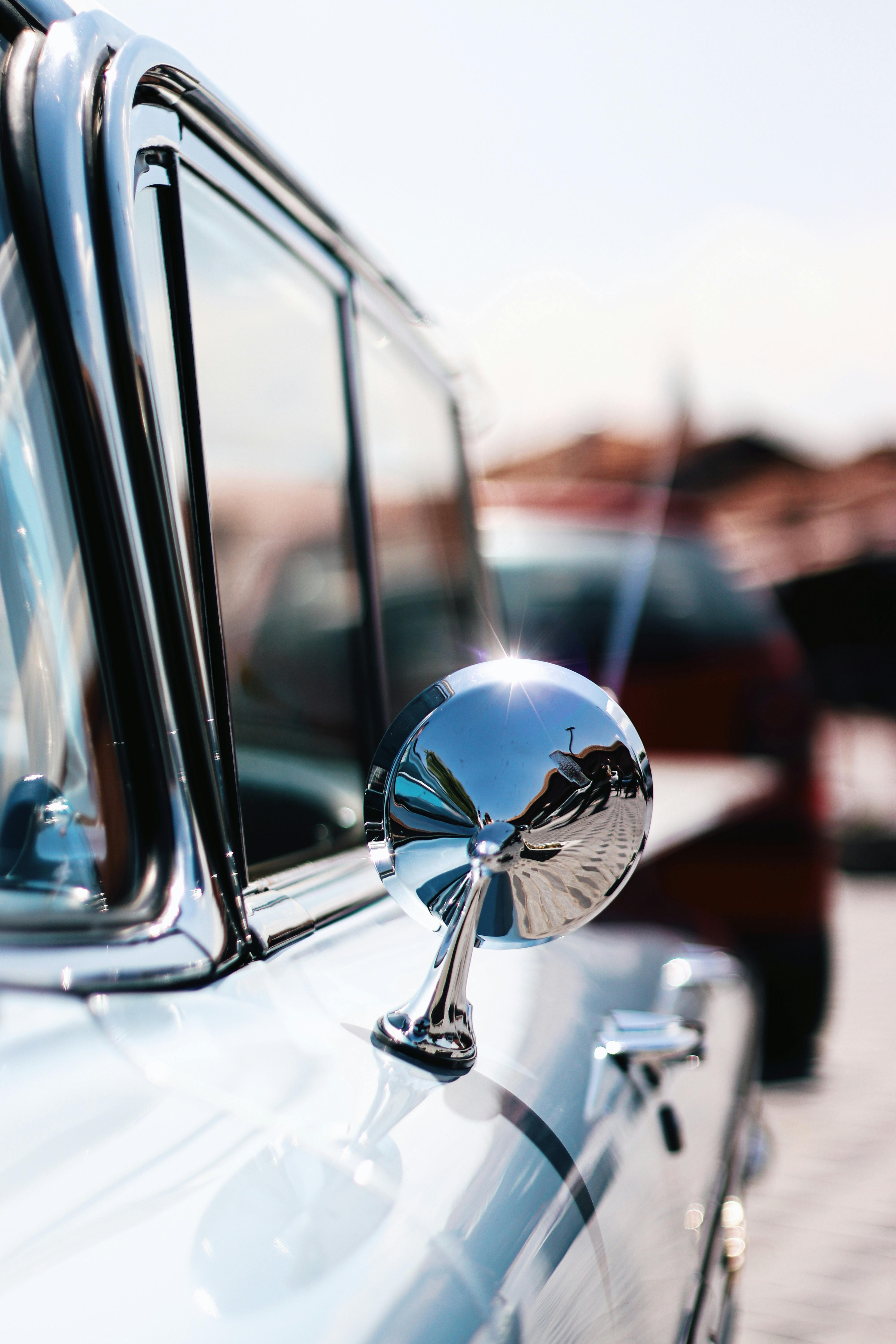 A vintage car mirror is shining · Free Stock Photo