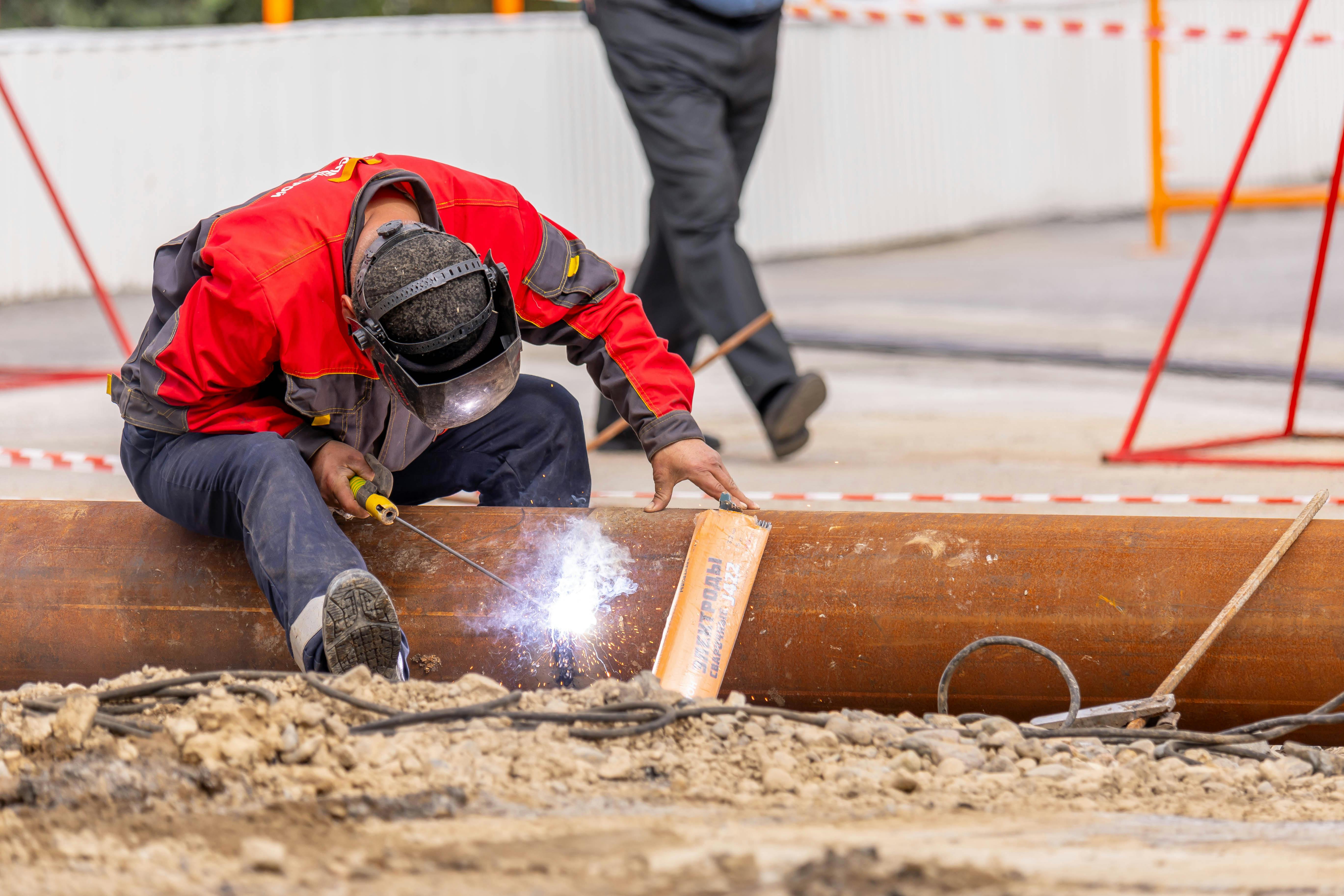 Welding At Construction Site Photos, Download The BEST Free Welding At ...