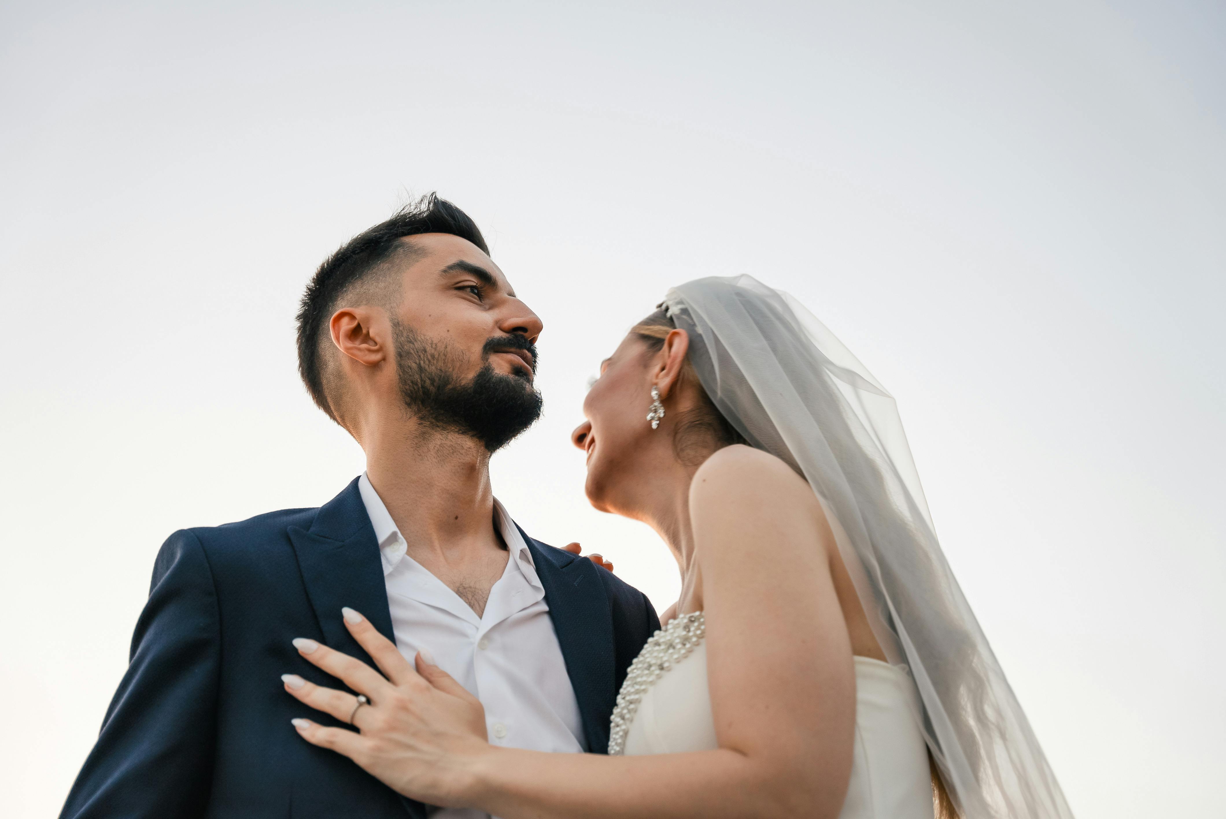 Joyful Weeding Couple · Free Stock Photo