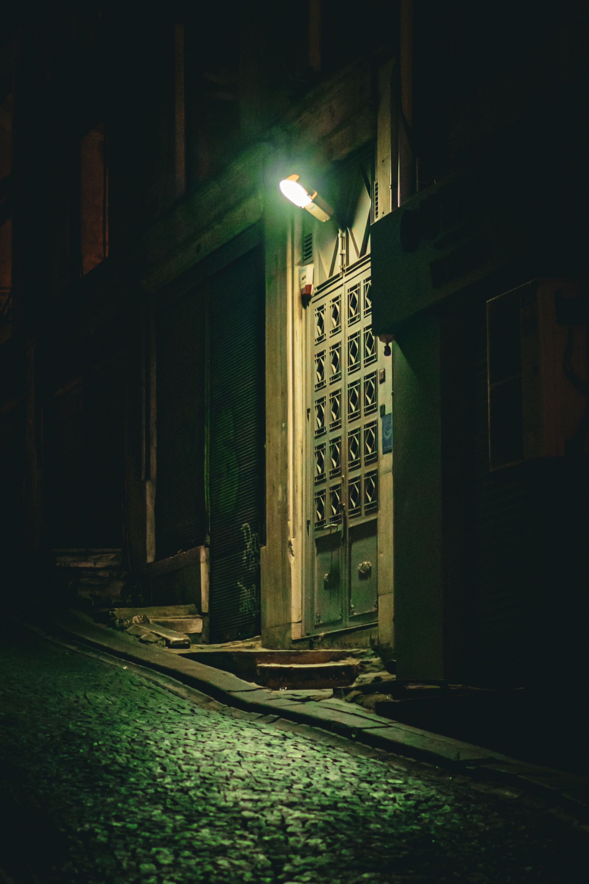 A Dark, Narrow Alley in a City at Night · Free Stock Photo