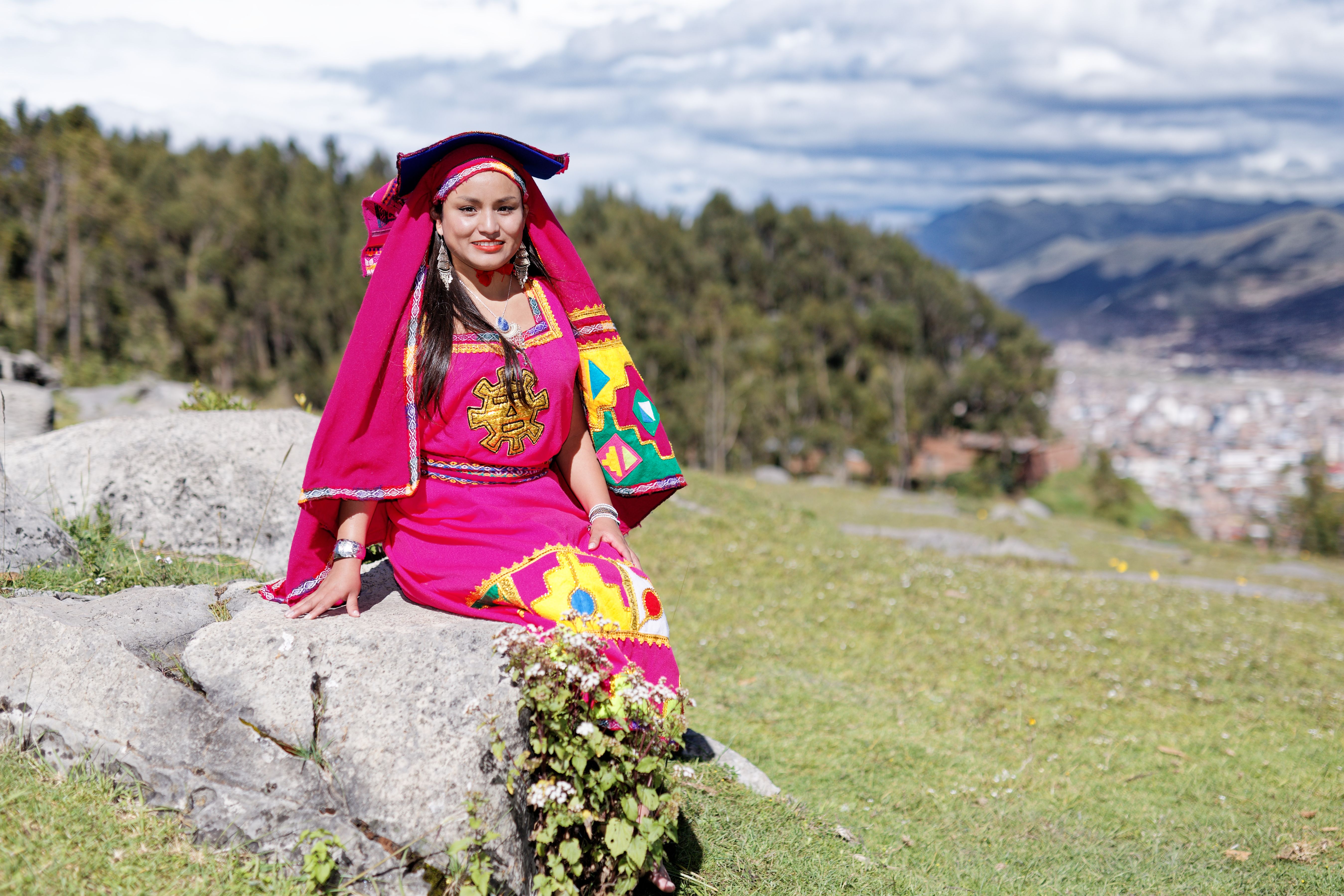 Peruvian girl with traditional ñusta dress in Qenqo, Cusco. · Free ...